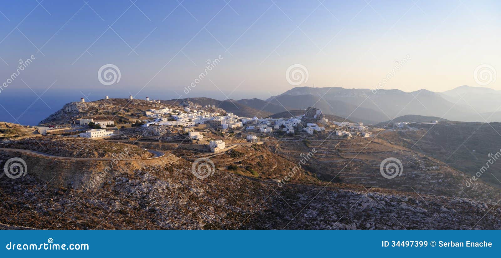 Pueblo De Chora En La Isla De Amorgos Imagen de archivo - Imagen de ...