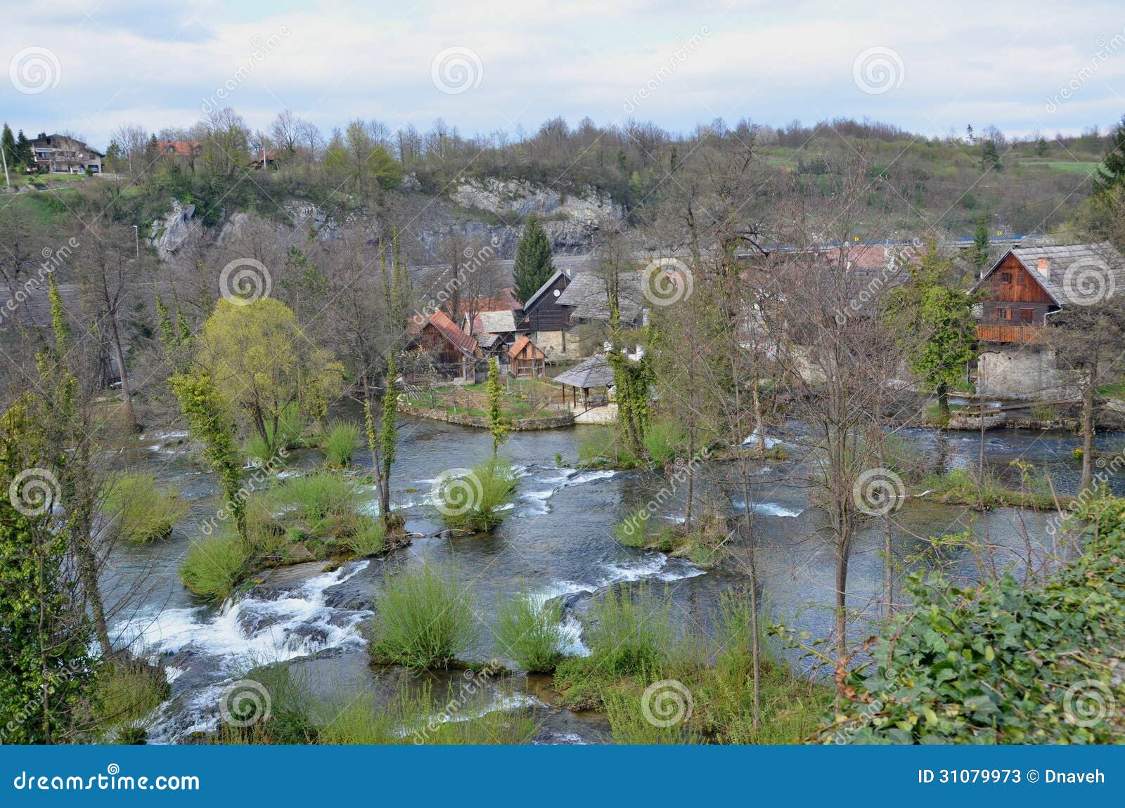 Pueblo de Rastoke, Croacia imagen de archivo. Imagen de cubo - 31079973