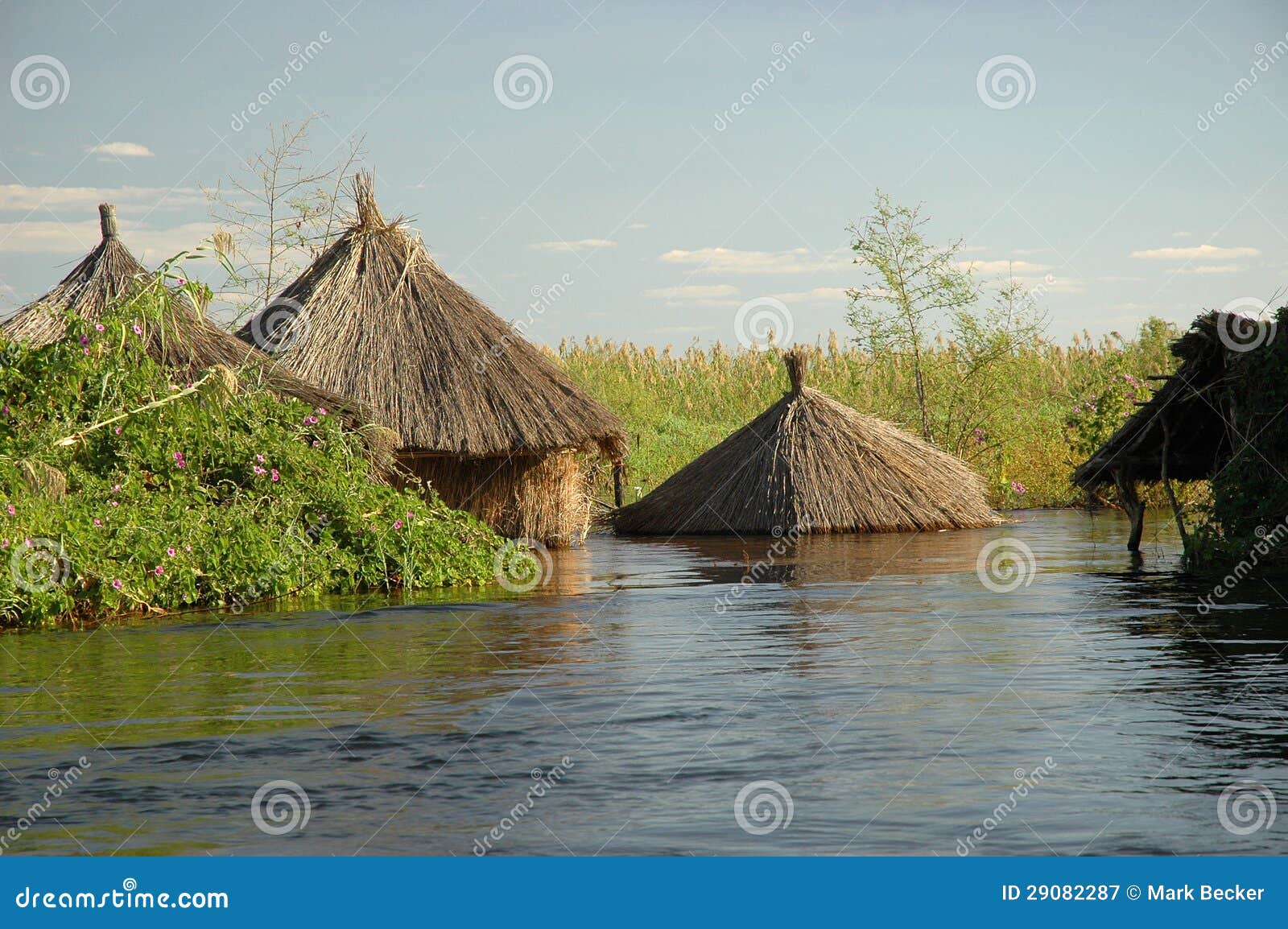 Pueblo inundado fotografía editorial. Imagen de aldea - 29082287