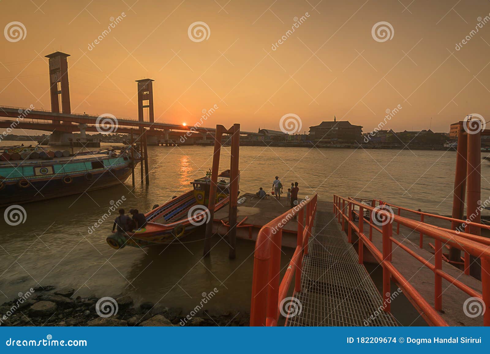 Puente De Ampera En Palembang Indonesia Imagen de archivo editorial ...