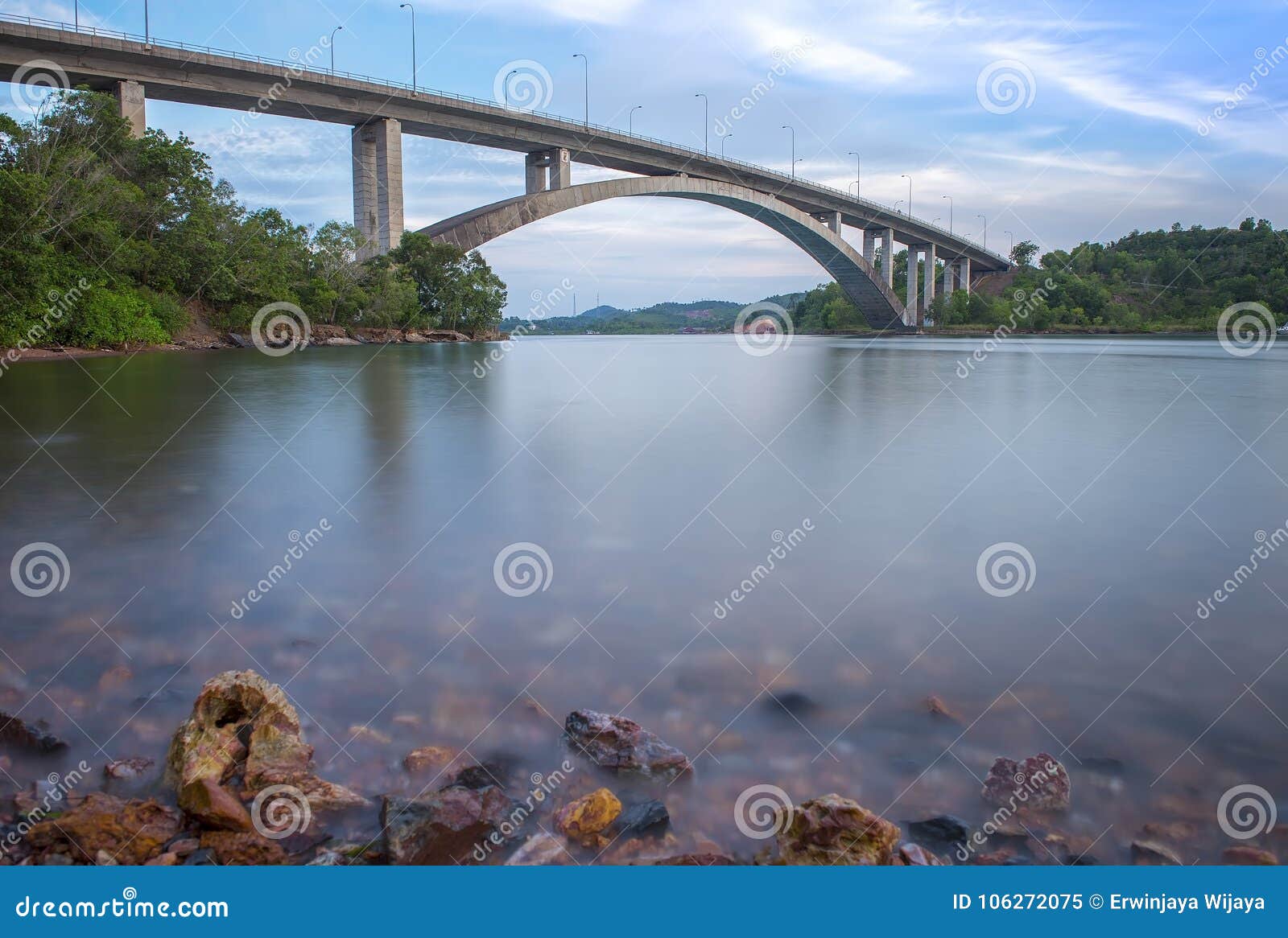 Puente De Barelang De La Isla De Batam Imagen de archivo - Imagen de ...