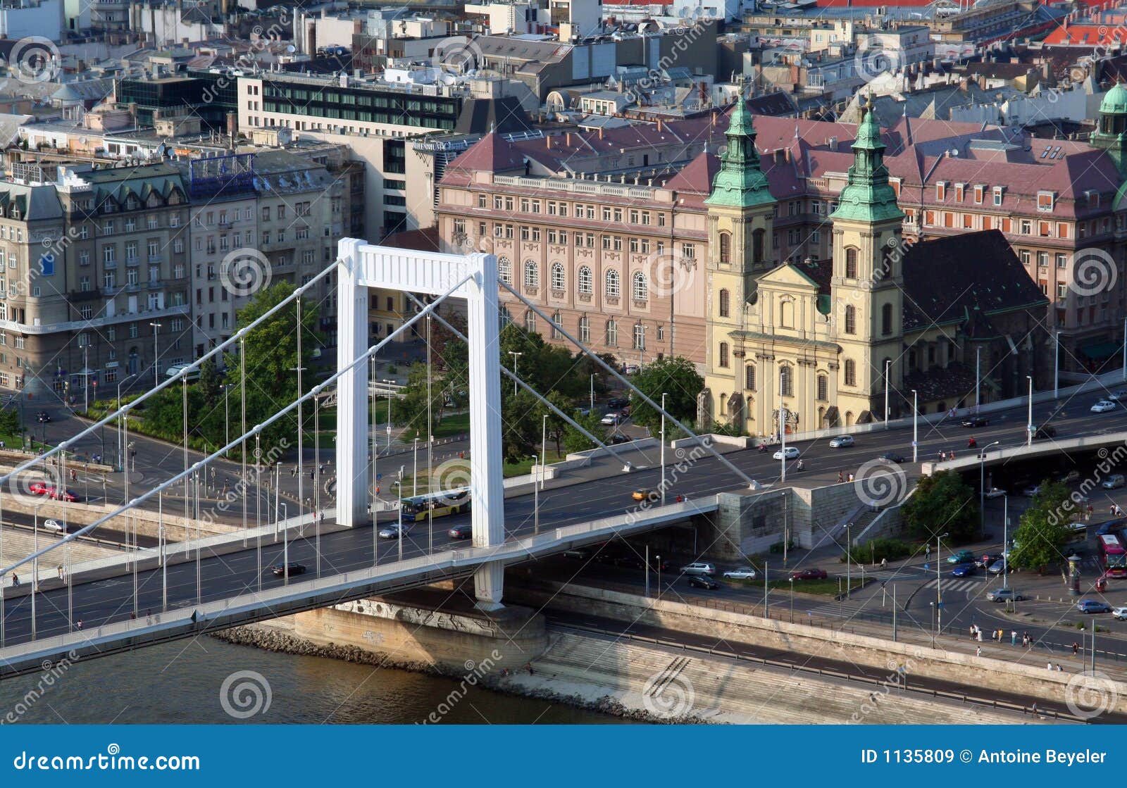 Puente de Budapest imagen de archivo. Imagen de fachada - 1135809