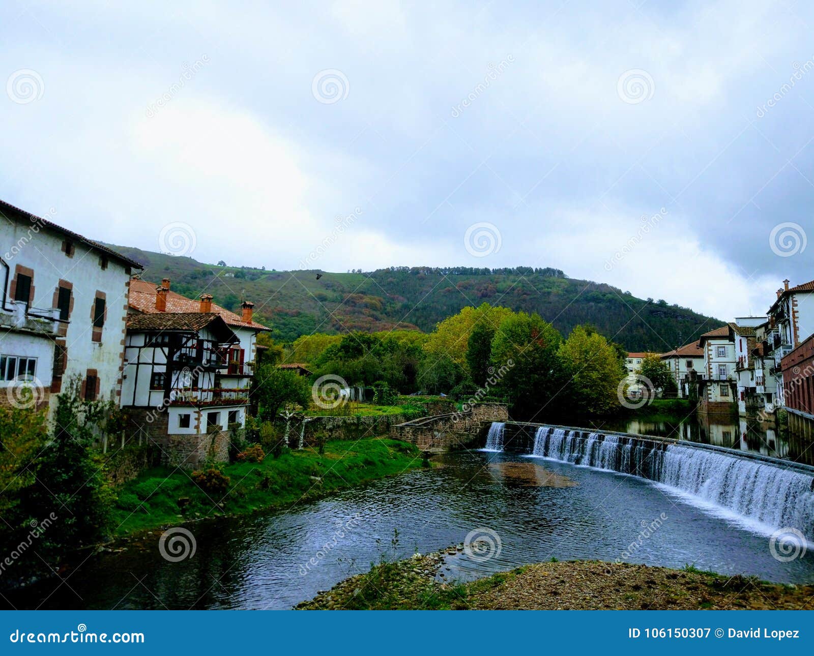 Puente De Elizondo Sobre Bidasoa Imagen de archivo - Imagen de largely, resultados: 106150307