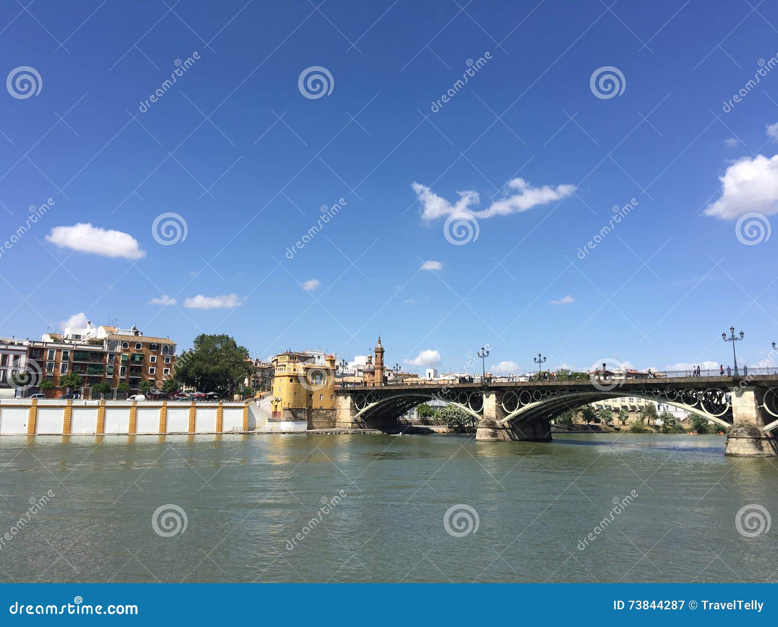 Puente DE Isabel II Bridge stock afbeelding. Image of rivier - 73844287