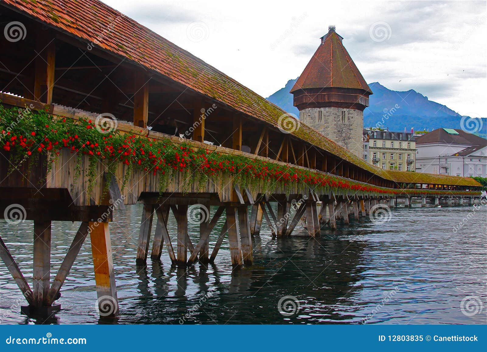 Puente De La Capilla De Lucerna Imagen de archivo - Imagen de ...