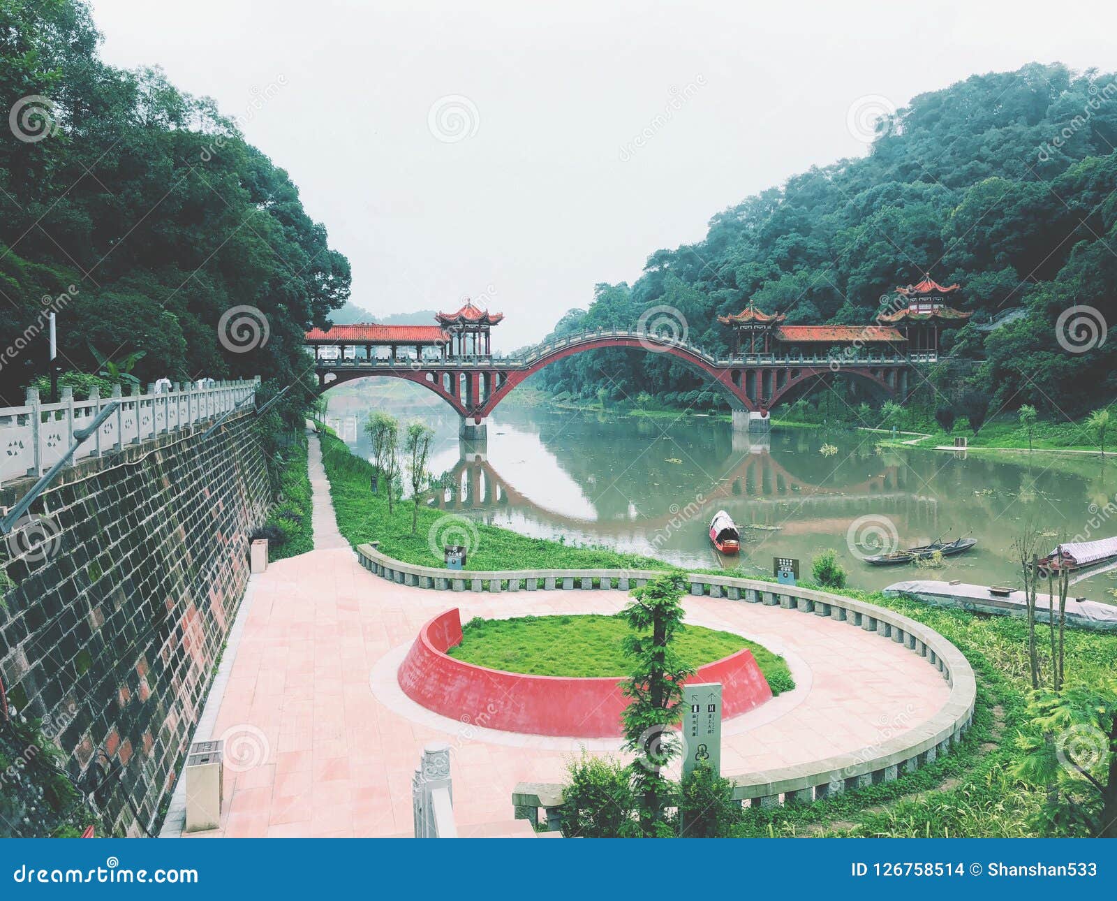 Puente de Leshan Haoshang foto de archivo. Imagen de paisaje - 126758514