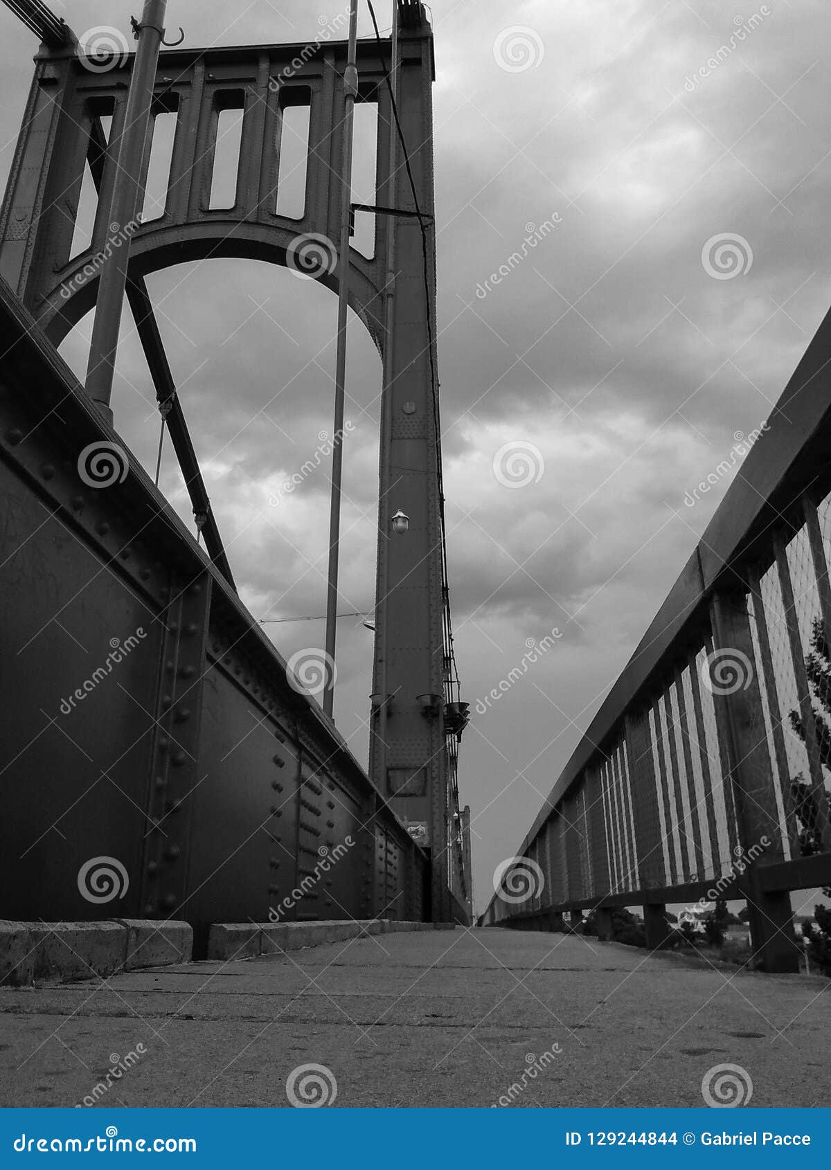 Puente De Necochea, Nivel Del Piso Imagen de archivo editorial - Imagen ...