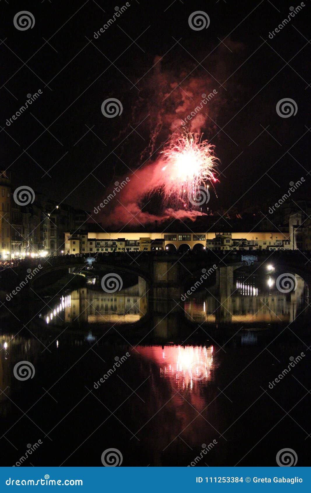 Puente De Ponte Vecchio En Florence Fireworks Foto de archivo - Imagen ...
