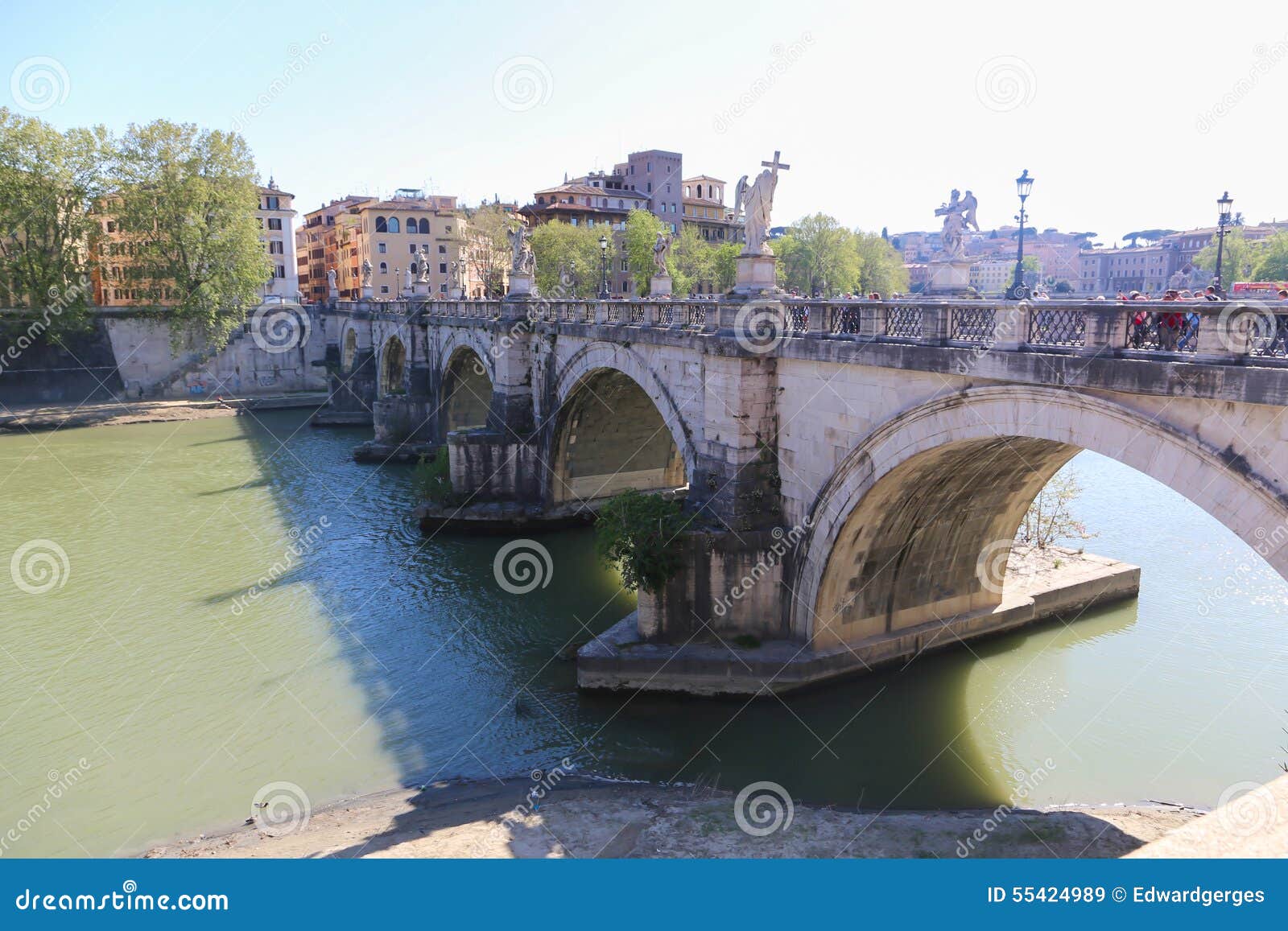 Puente en Roma, Italia imagen de archivo editorial. Imagen de turismo ...