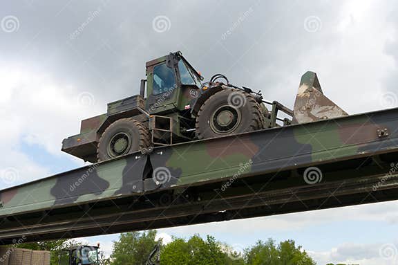 Puente militar foto de archivo. Imagen de metal, puente - 25196116