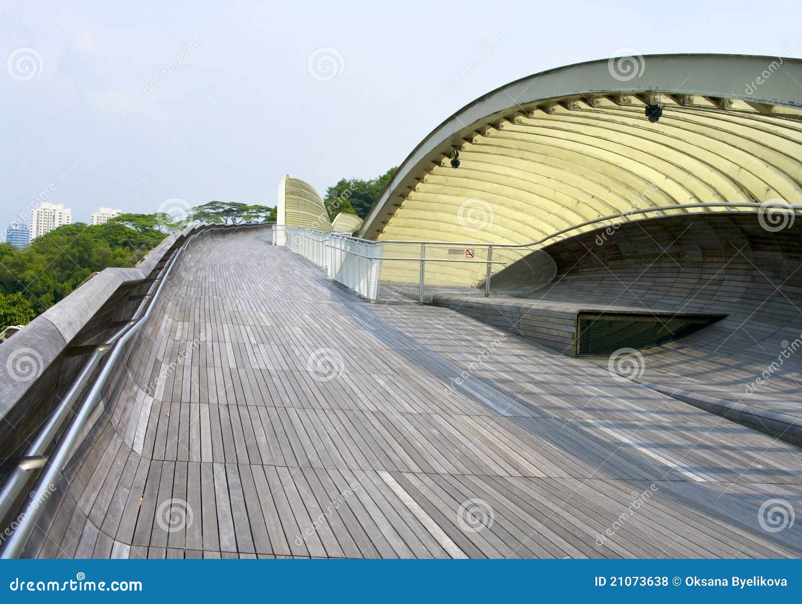 Puente peatonal moderno foto de archivo. Imagen de singapur - 21073638
