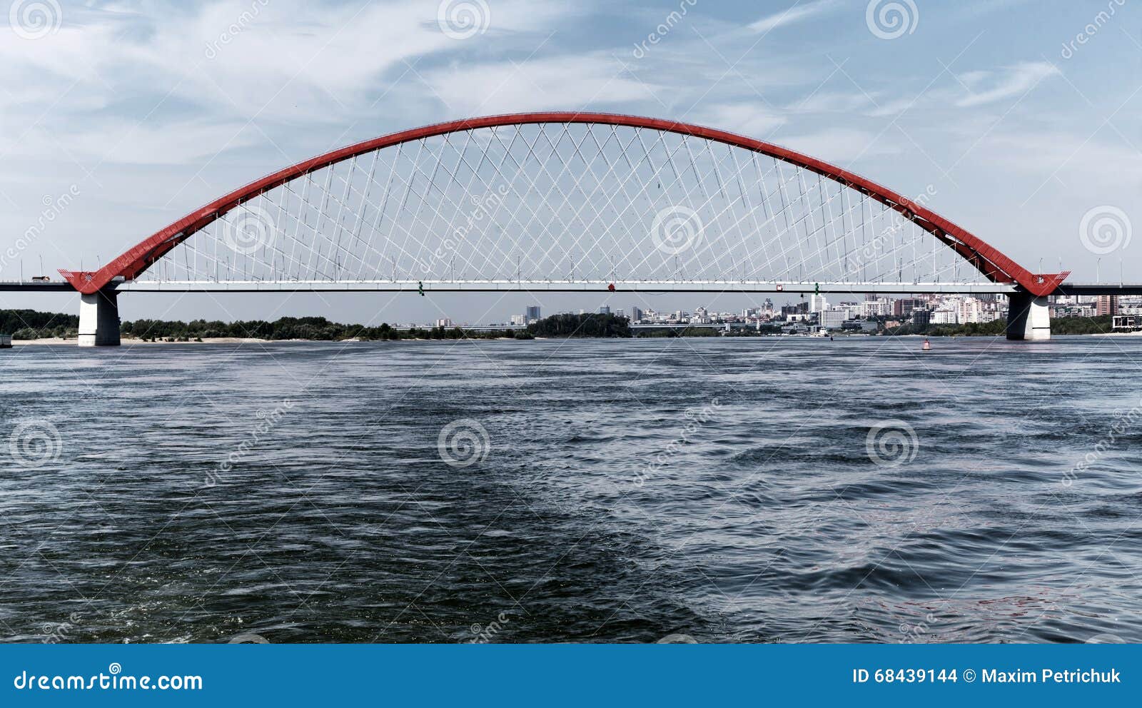 Puente rojo imagen de archivo editorial. Imagen de rojo - 68439144