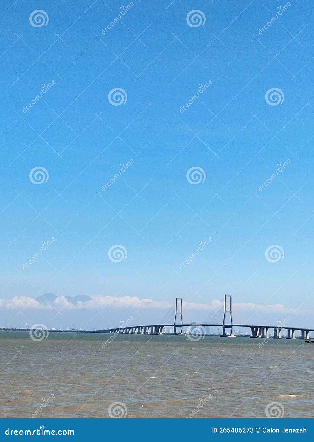 Puente Suramadu En Java Oriental Imagen de archivo - Imagen de nube ...