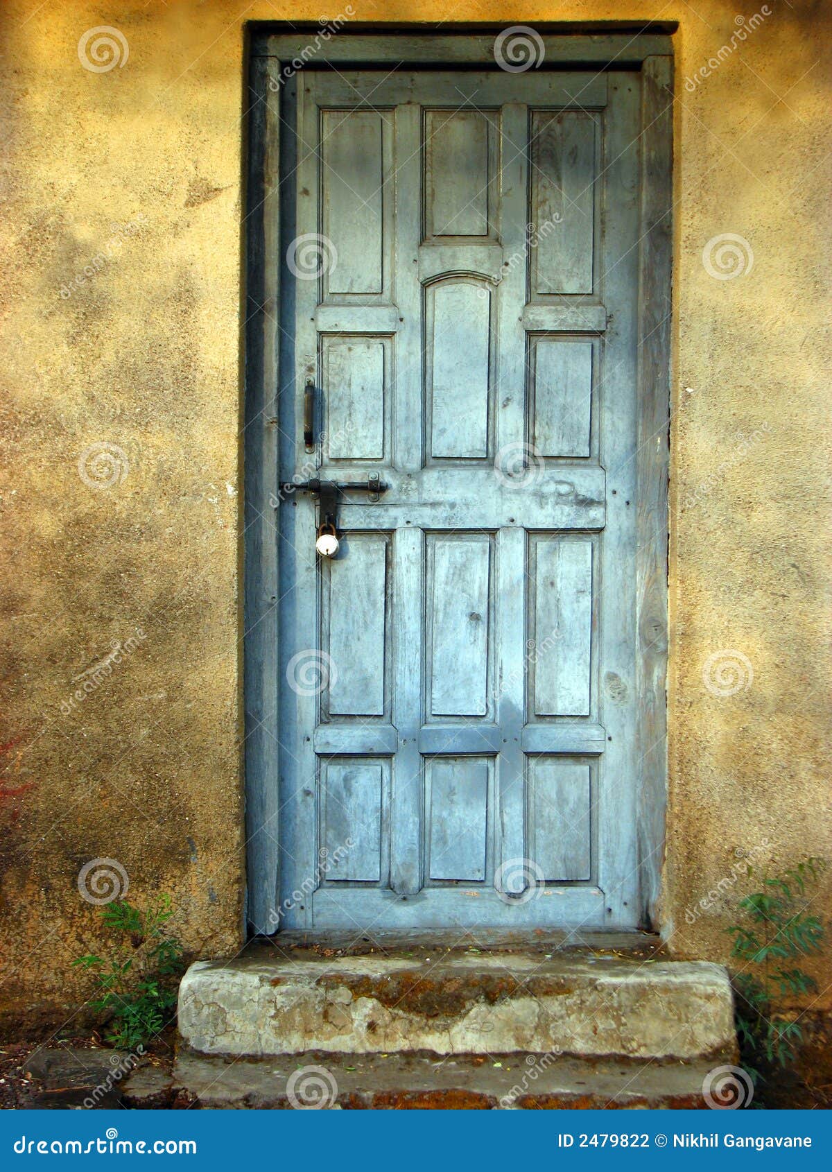 A puerta cerrada foto de archivo. Imagen de cierre, salida - 2479822