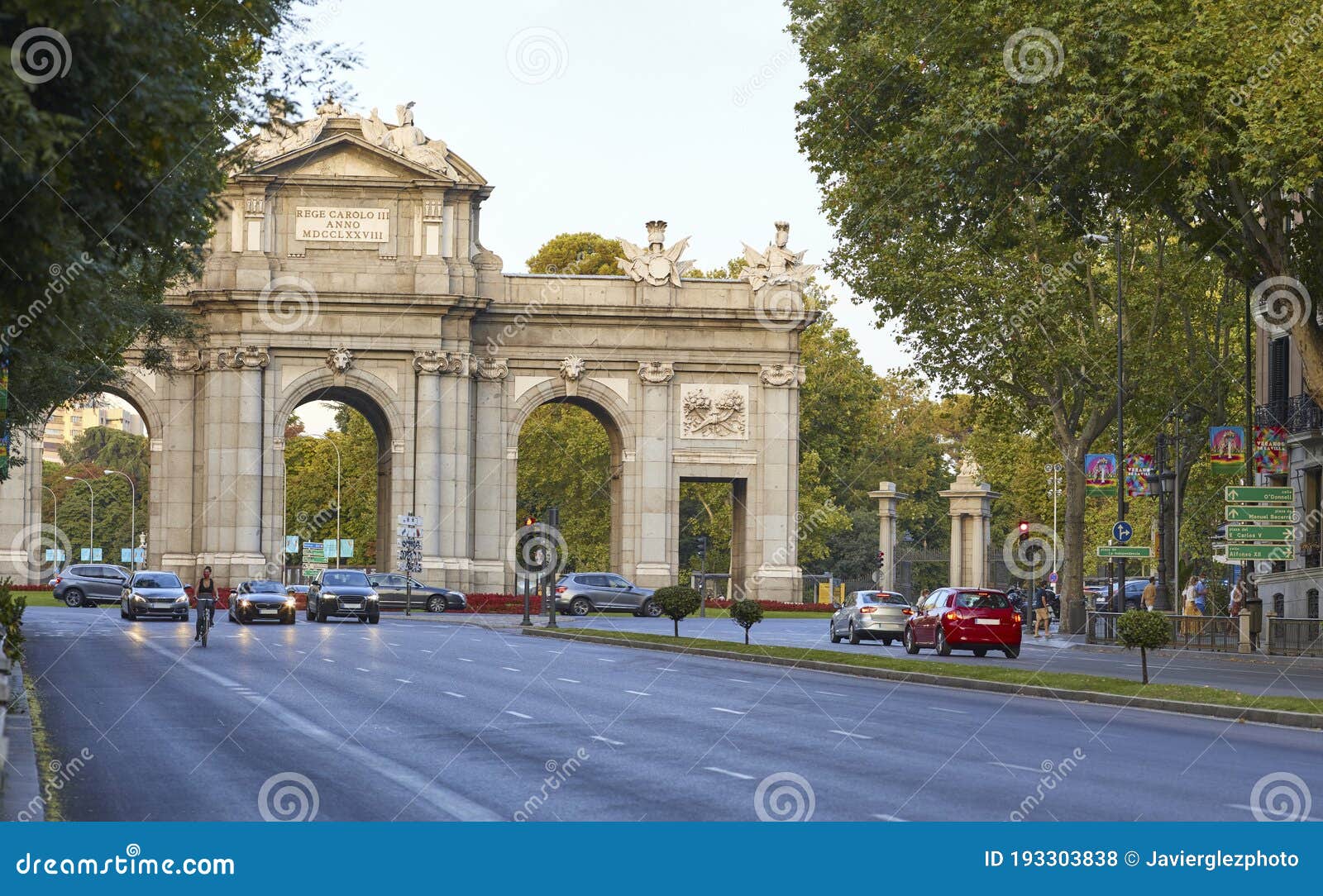 Alcala Gate editorial stock photo. Image of landmark - 193303838