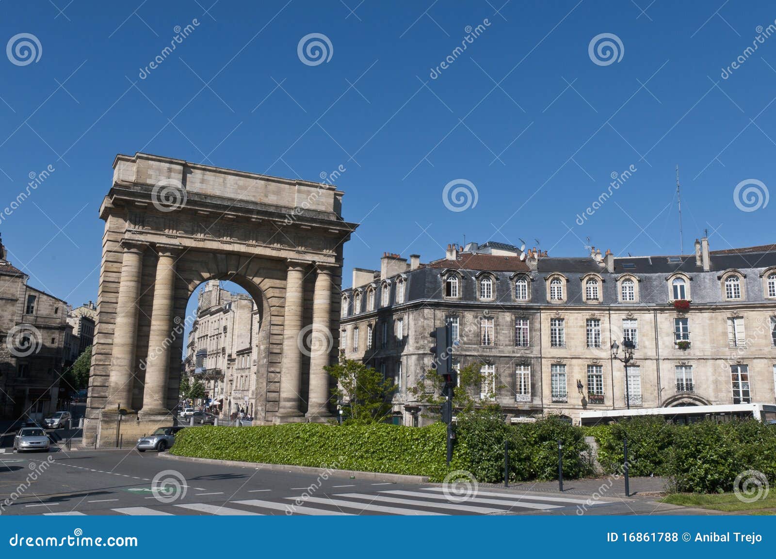 Puerta De Bourgogne En Burdeos, Francia Foto de archivo - Imagen de ...