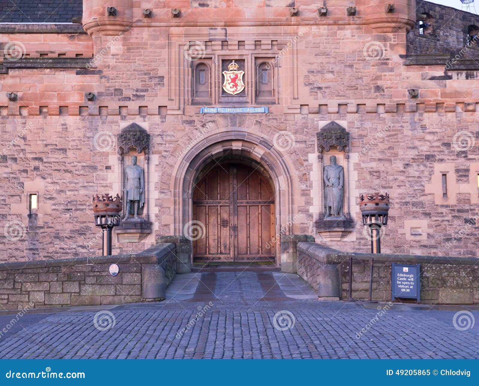 Puerta De La Entrada Al Castillo De Edimburgo Imagen editorial - Imagen ...