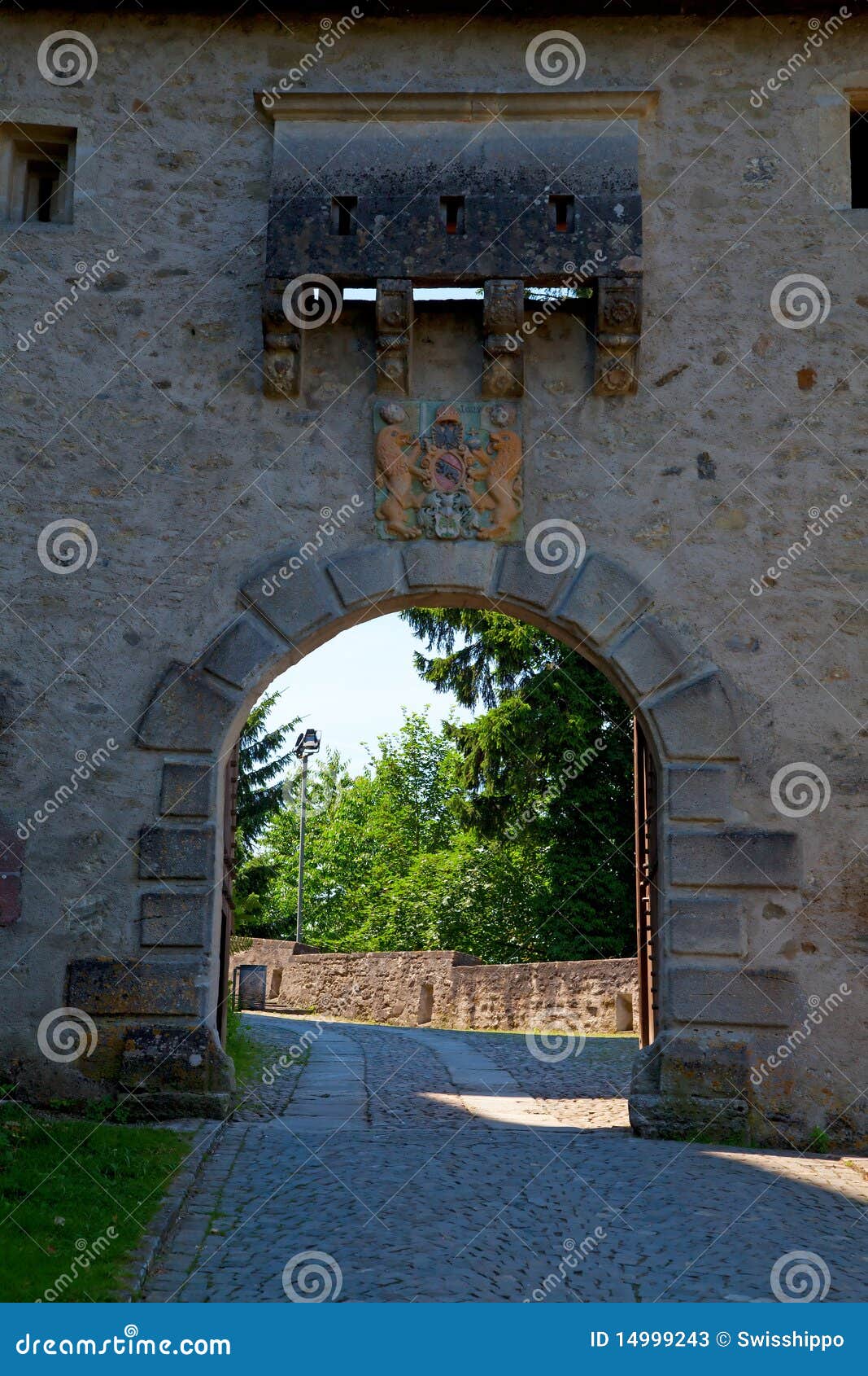 Puerta De La Entrada Del Castillo Imagen de archivo - Imagen de campo ...