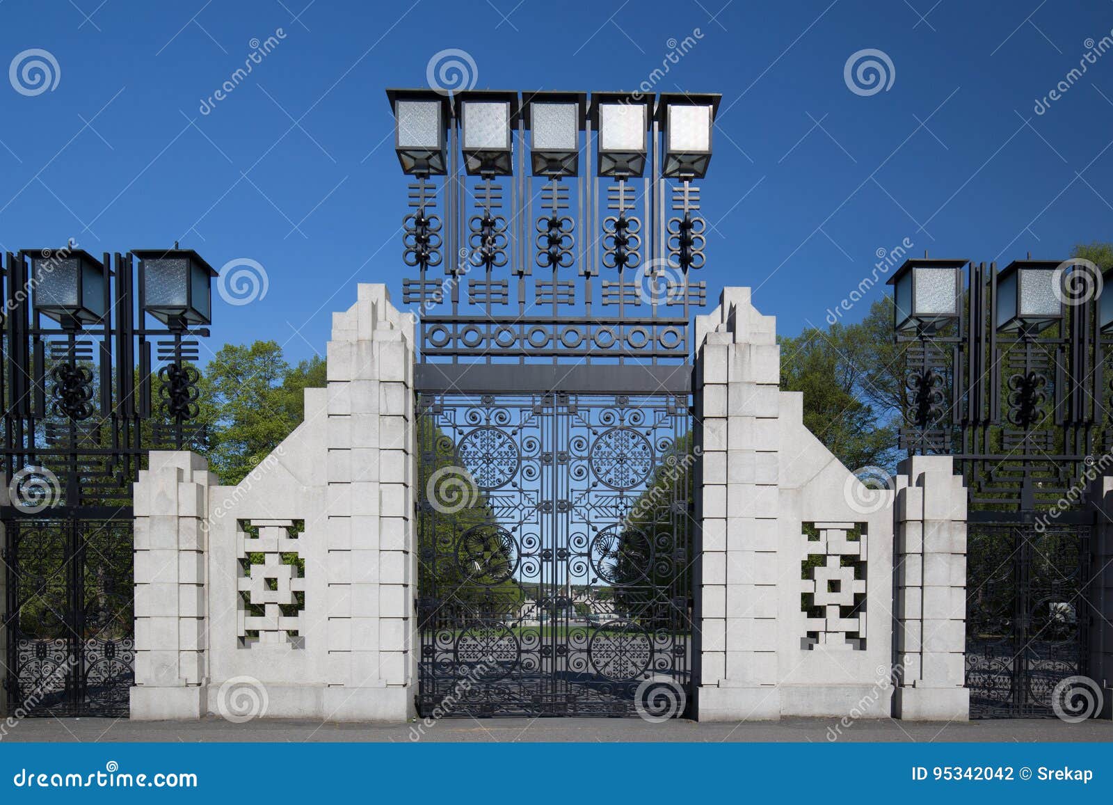 Puerta De La Entrada Principal Del Parque De Frogner Fotografía ...