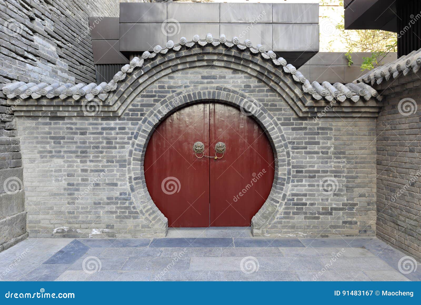 Puerta De Madera Circular China Imagen de archivo - Imagen de oriental ...