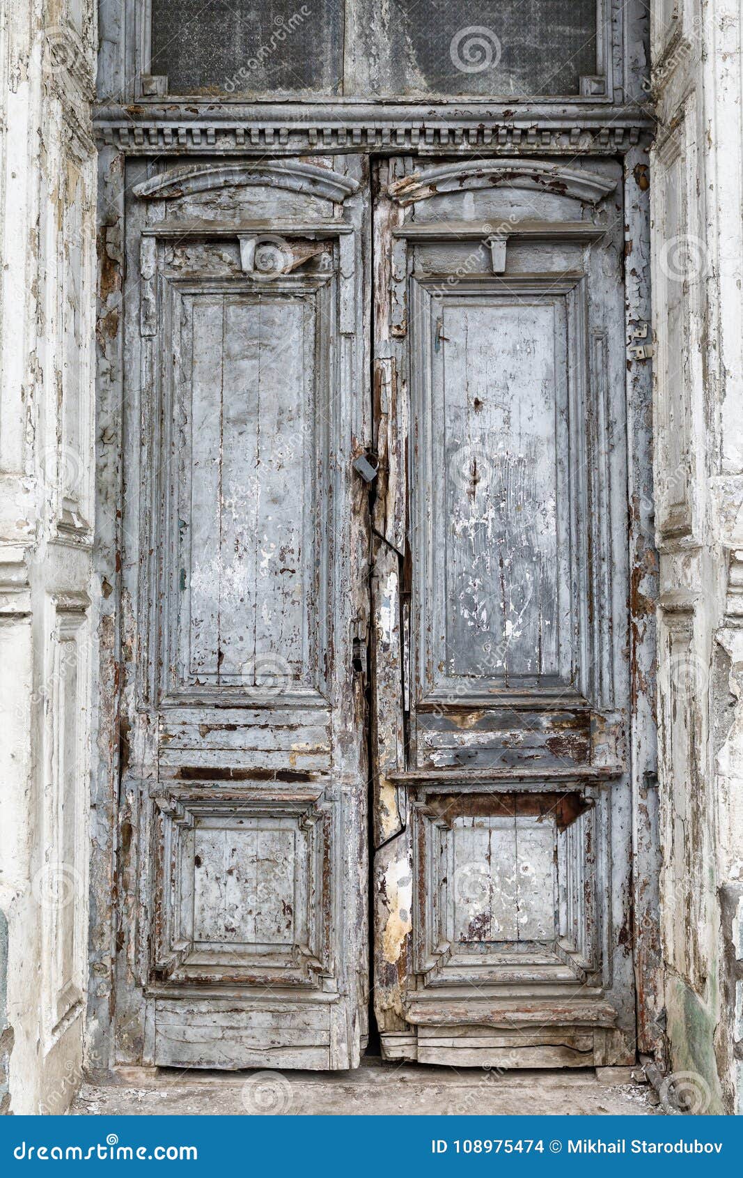 Puerta De Madera Del Viejo Vintage En Una Casa En Las Ciudades De