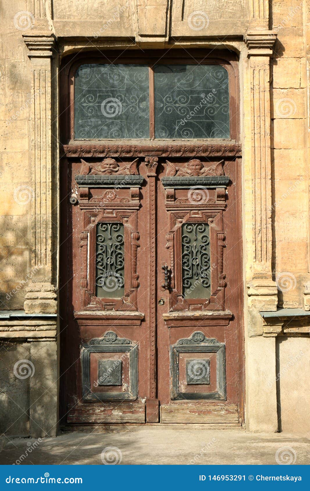 Puerta De Madera Del Vintage Cerrado Imagen De Archivo Imagen De