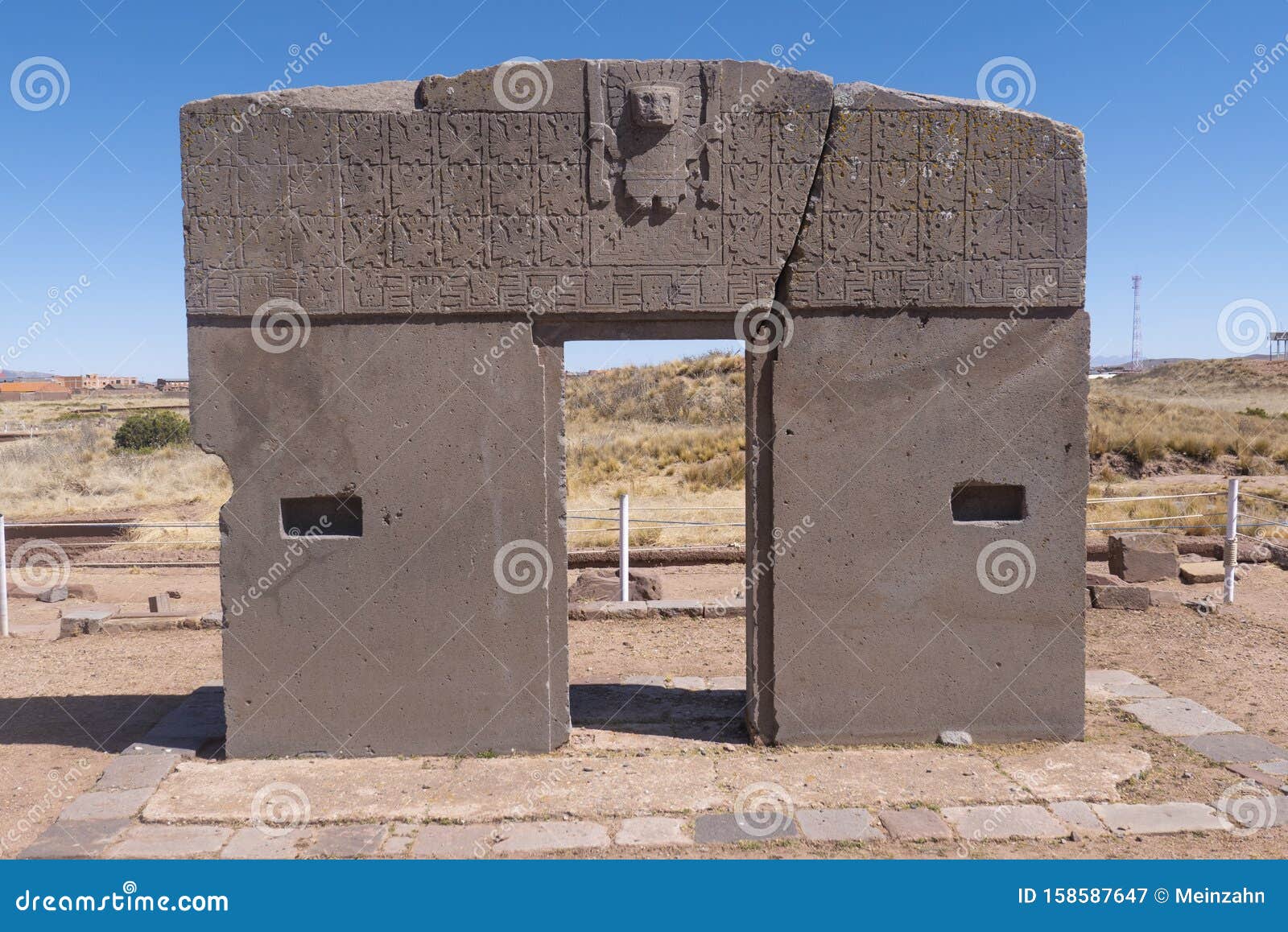 Puerta Del Sol, Tiwanaku, Bolivia Imagen de archivo - Imagen de arte ...
