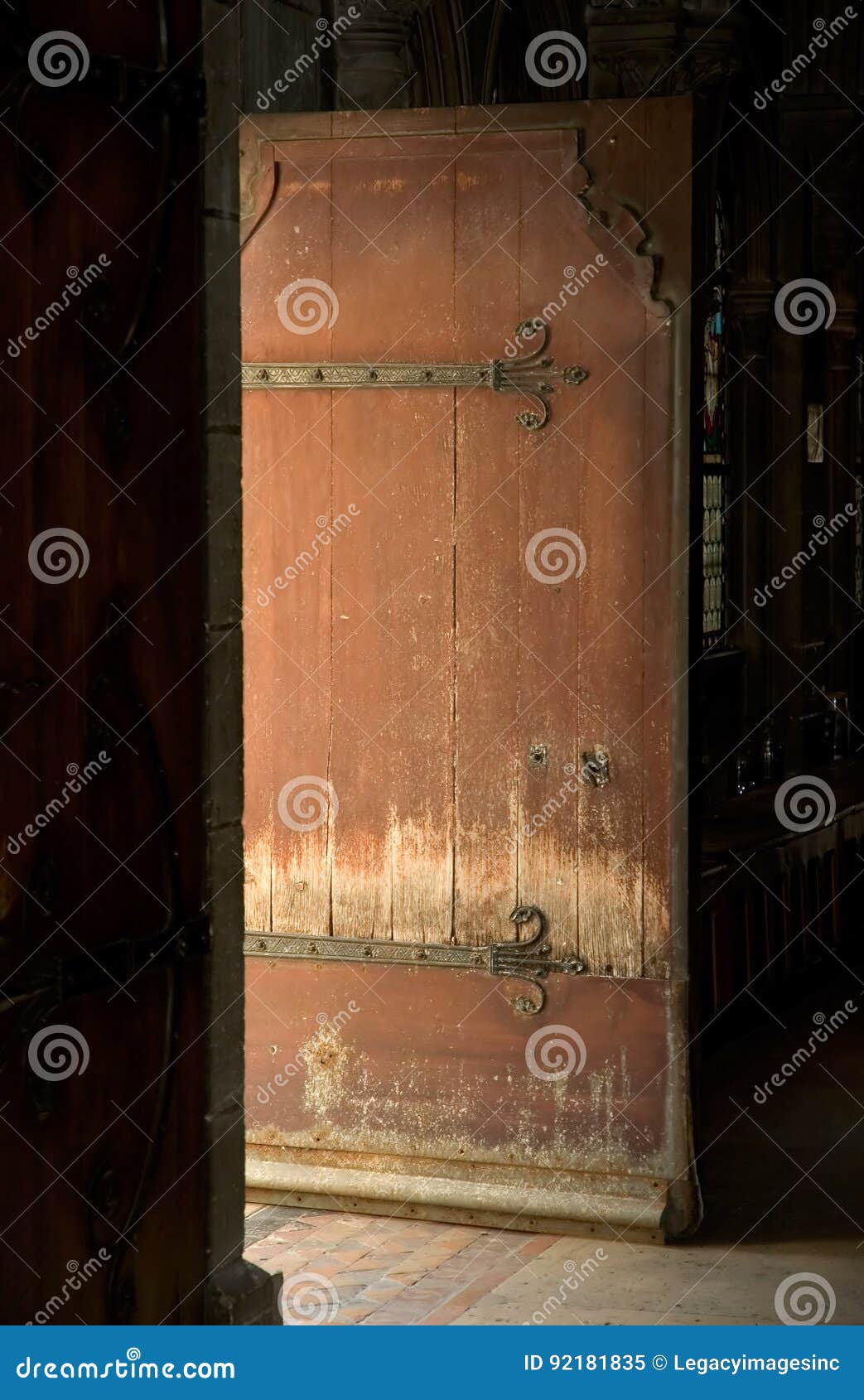 Puerta Exterior En El Notre Dame Cathedral Imagen de archivo - Imagen ...