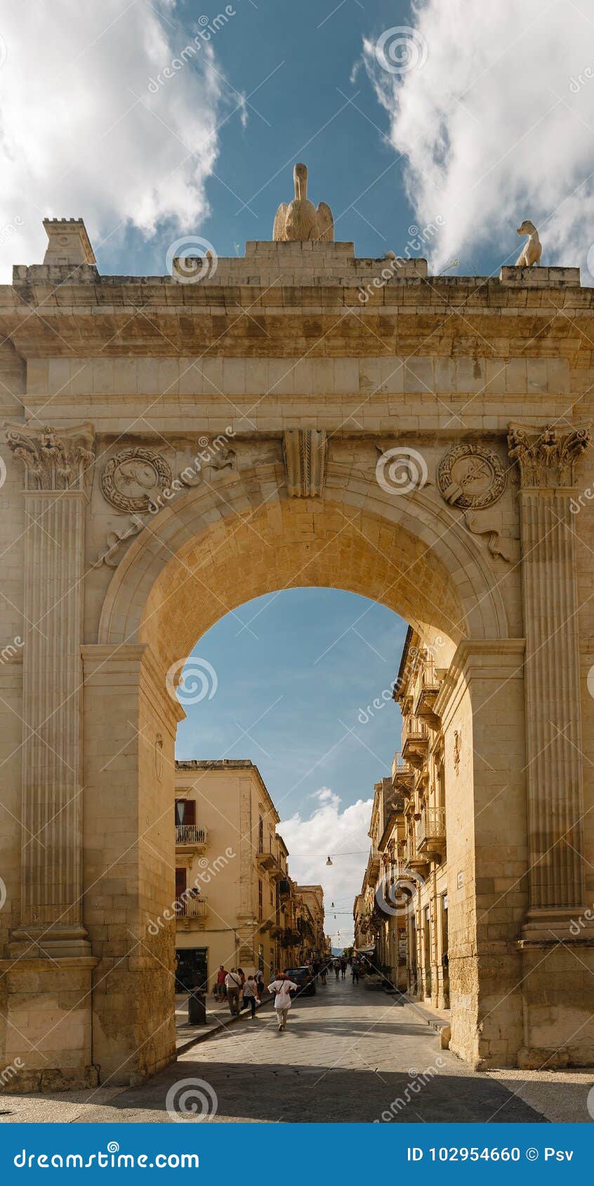 Puerta Porte Reale imagen editorial. Imagen de siciliano - 102954660