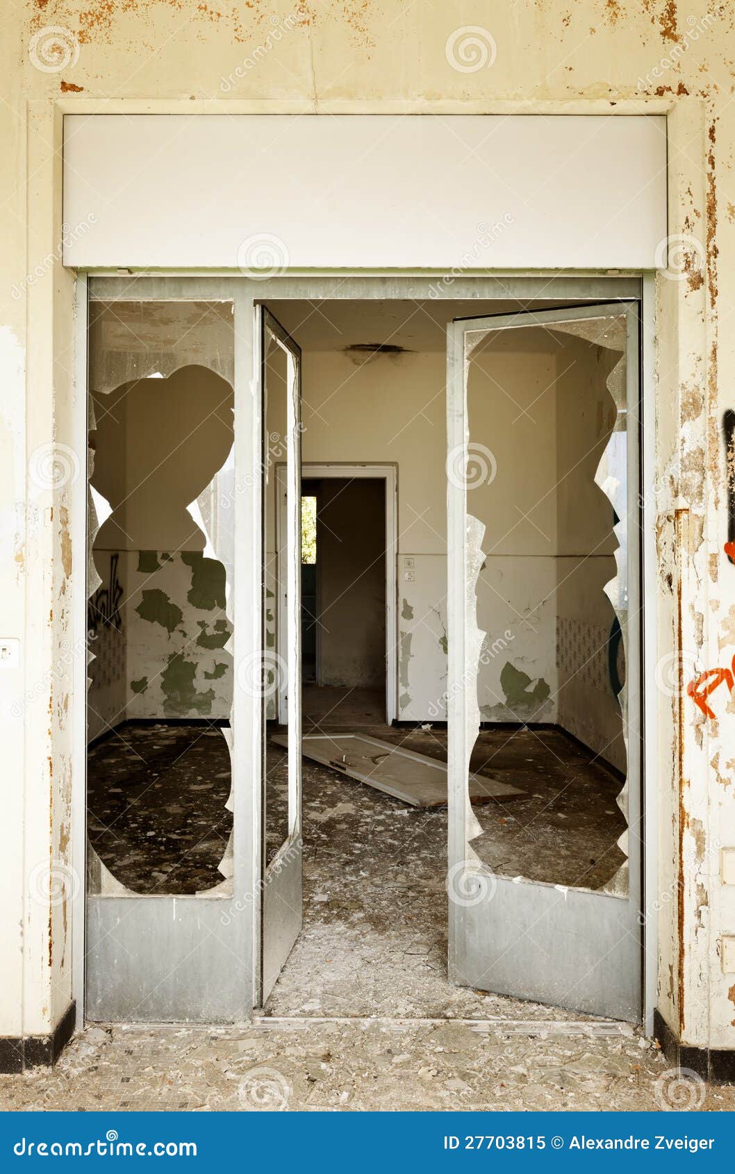 Puerta rota imagen de archivo. Imagen de sitio, yeso - 27703815