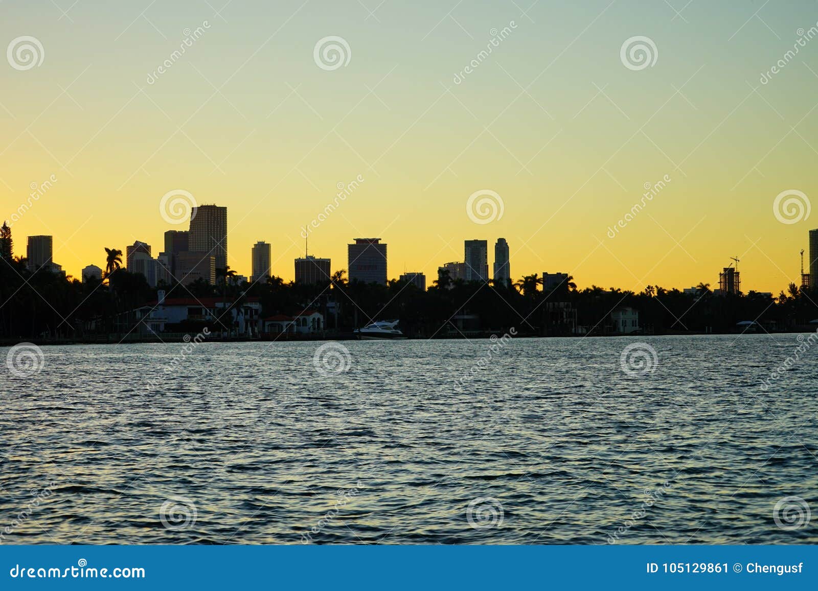 Puerto De Miami Y Sistema Del Sol Imagen de archivo - Imagen de ...