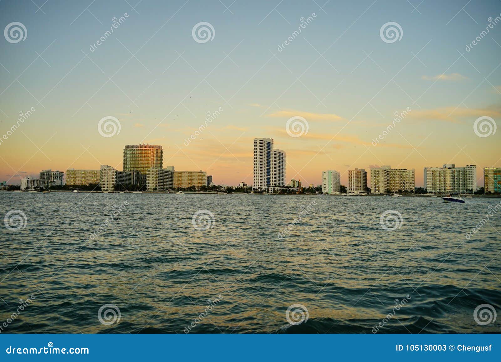 Puerto De Miami Y Sistema Del Sol Imagen de archivo - Imagen de famoso ...