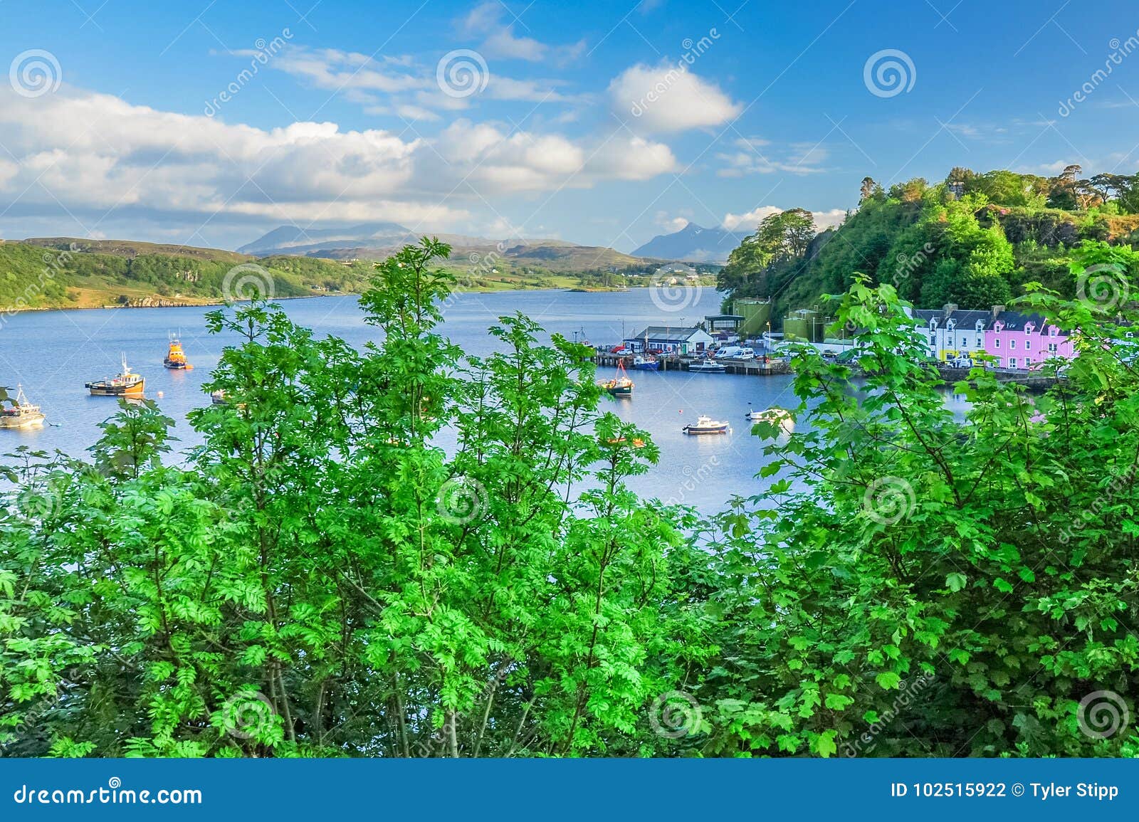 Puerto de Portree foto de archivo. Imagen de europa - 102515922