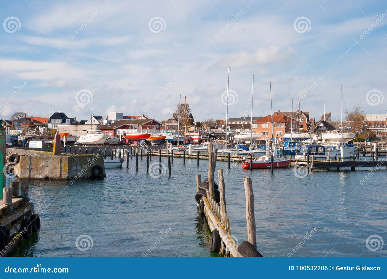 Puerto De Rodvig En Dinamarca Foto de archivo - Imagen de muelle, barco ...