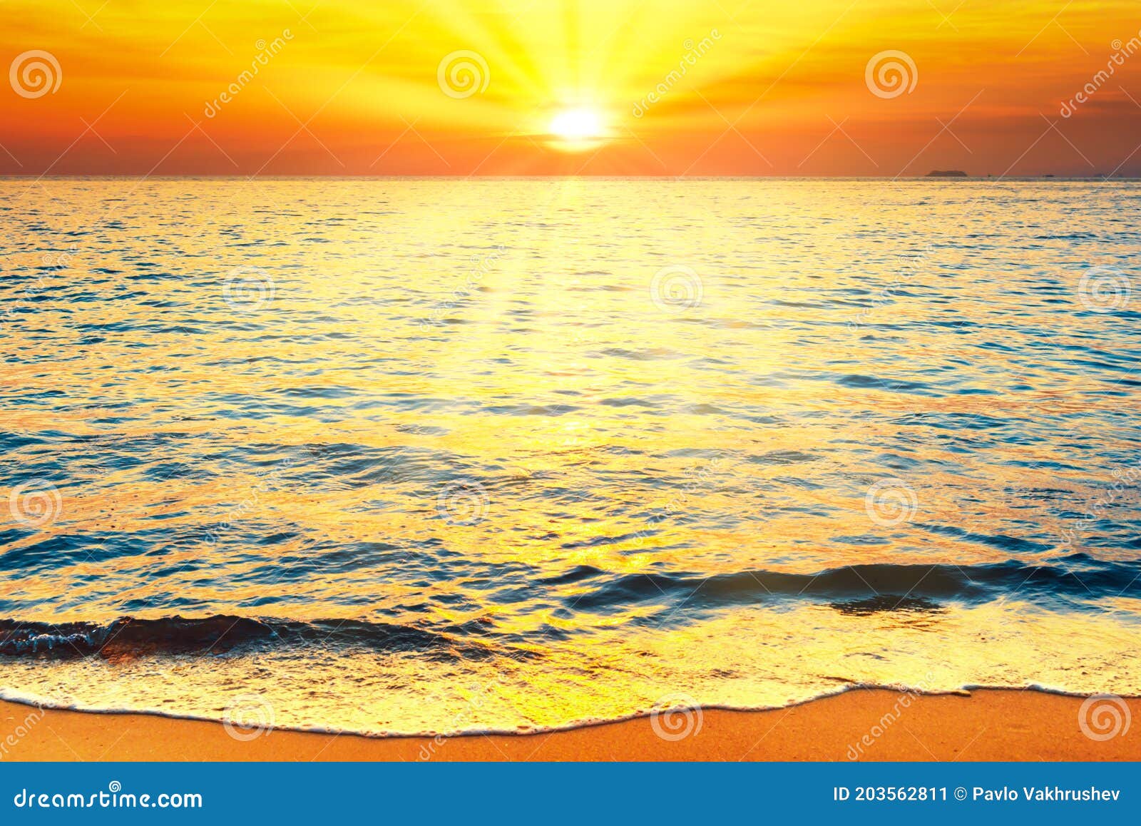 Puesta De Sol En El Mar Con Puesta De Sol Imagen de archivo - Imagen de ...