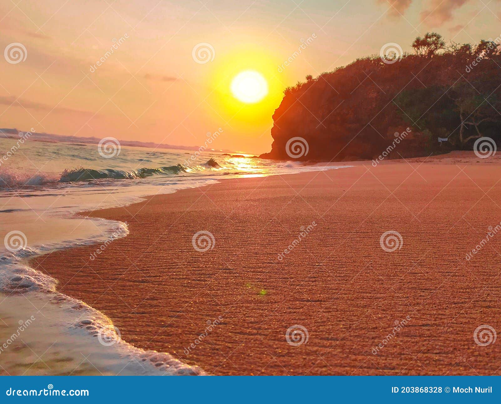 Puesta De Sol En La Playa De Java Paradisiaca Foto de archivo - Imagen ...