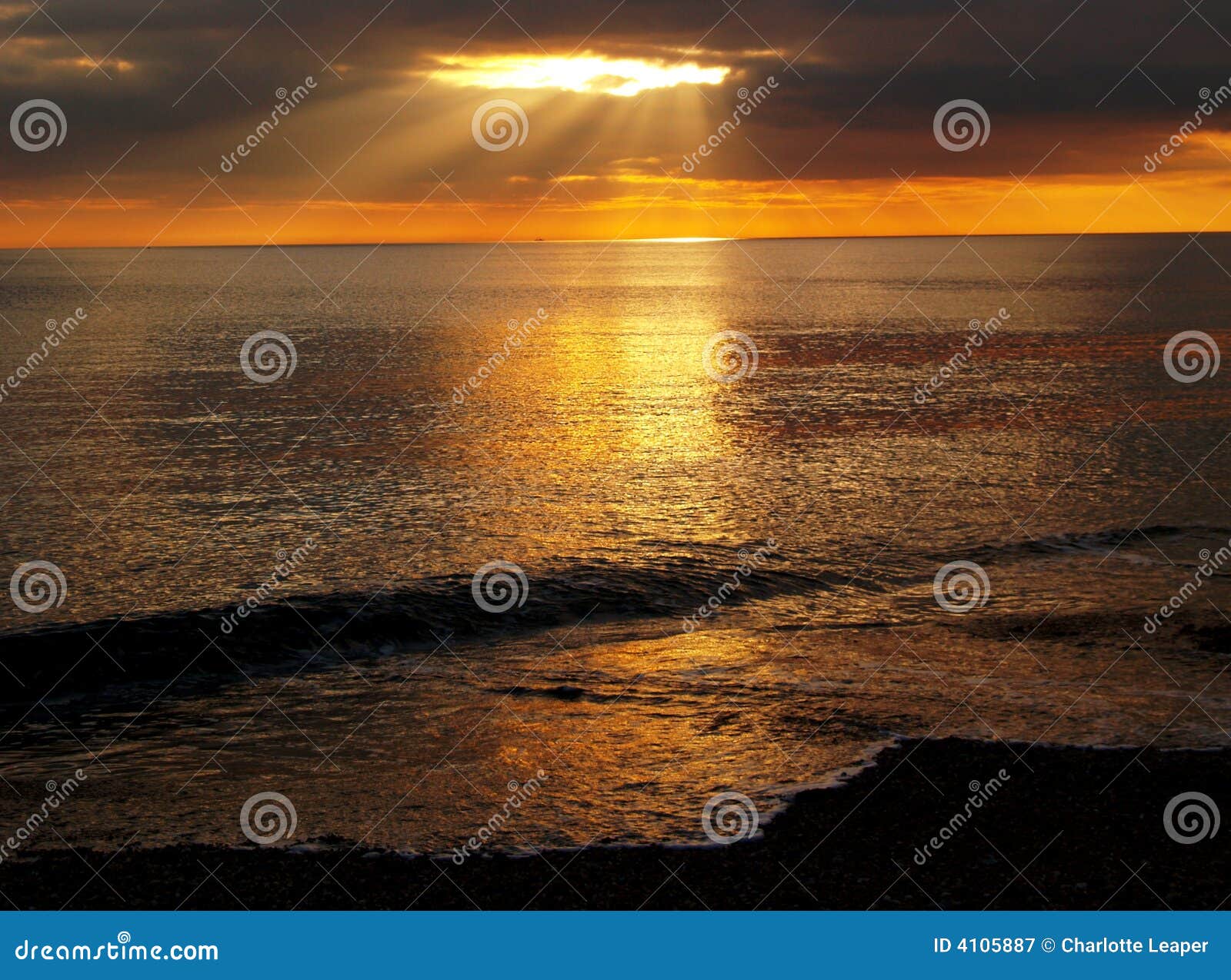 Puesta del sol del mar imagen de archivo. Imagen de glorioso - 4105887