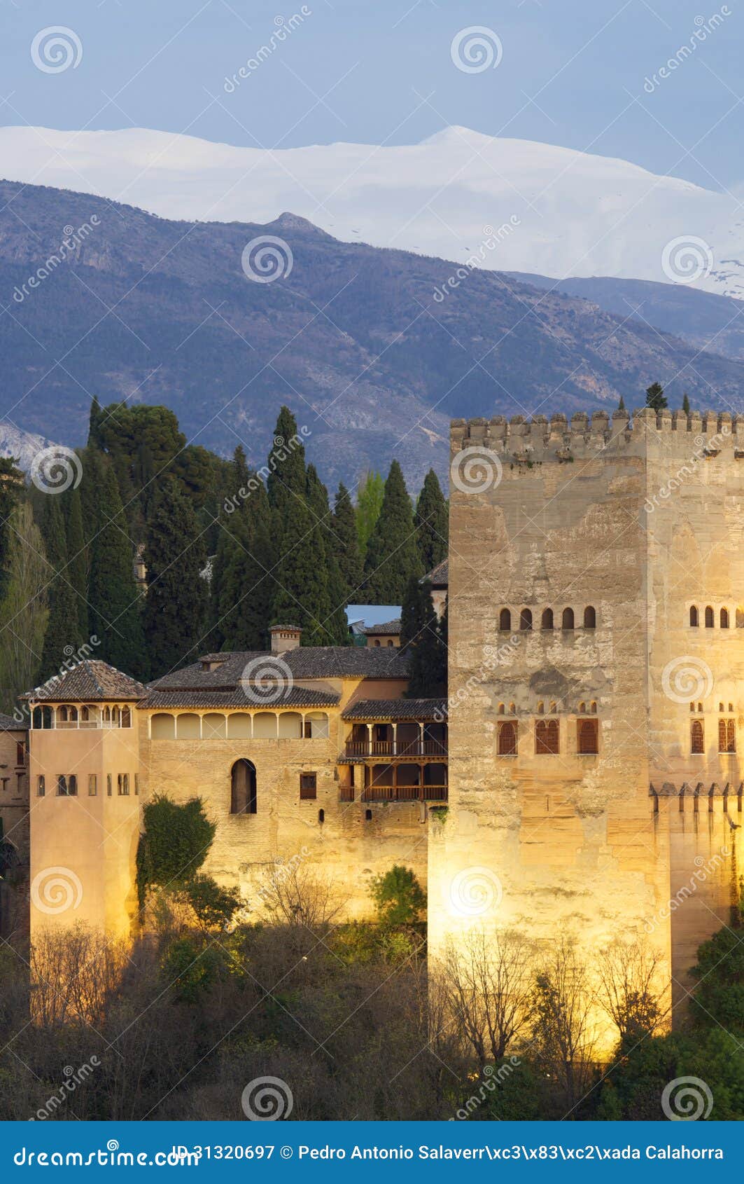 Puesta del sol en Alhambra imagen de archivo. Imagen de exterior - 31320697