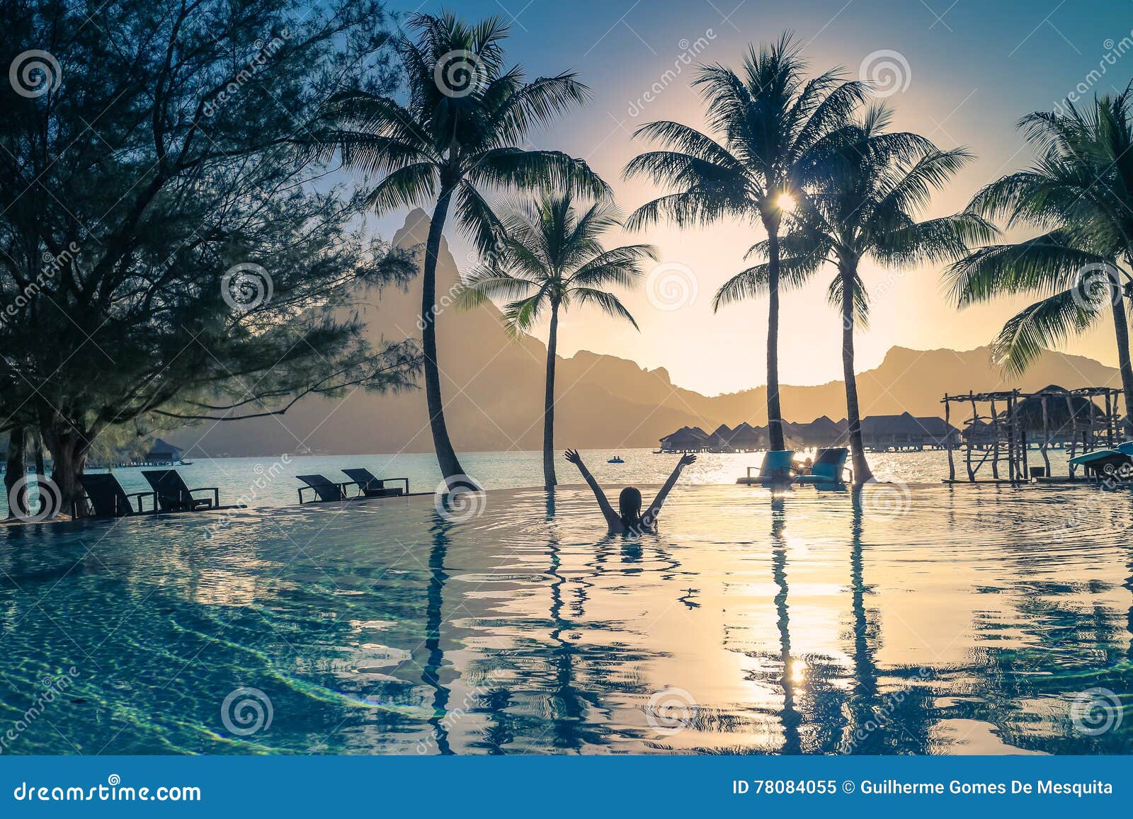 Puesta Del Sol En Bora Bora Imagen de archivo - Imagen de tropical ...