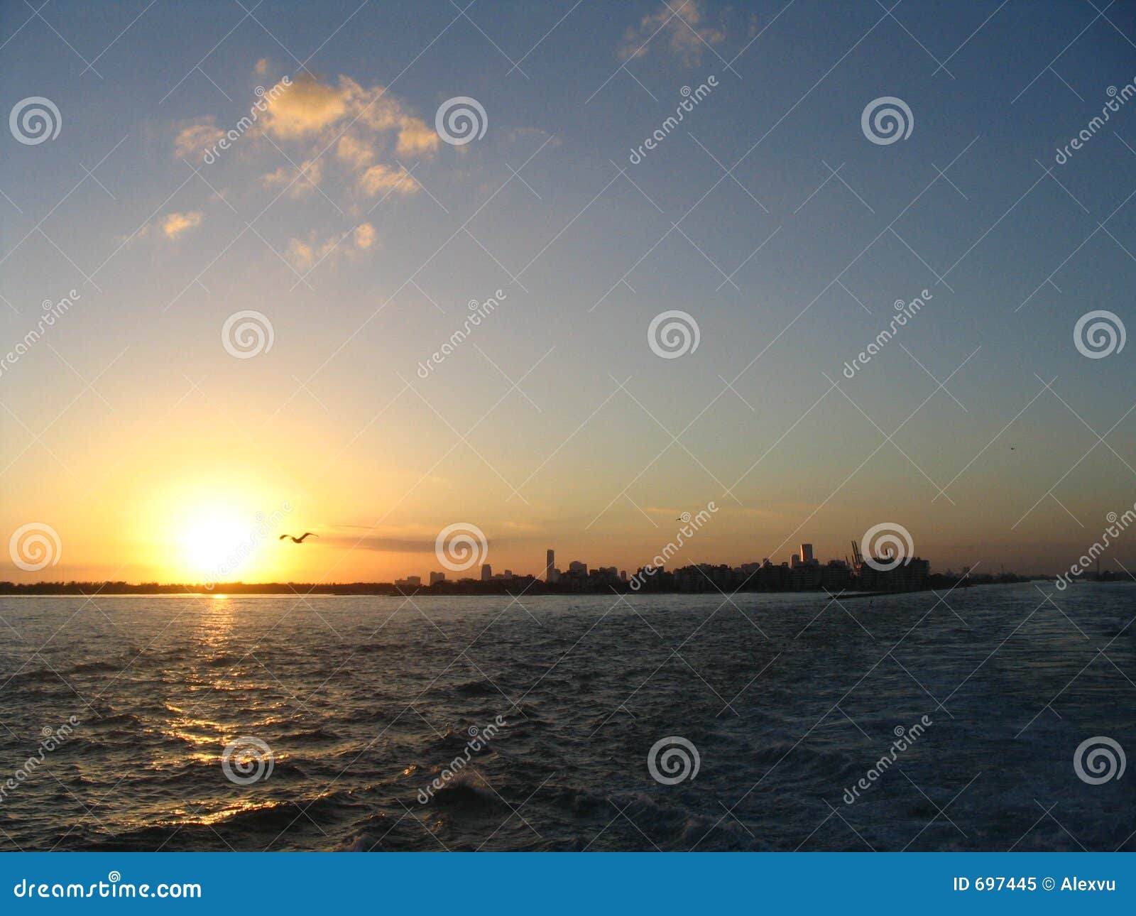 Puesta del sol en Miami imagen de archivo. Imagen de agua - 697445