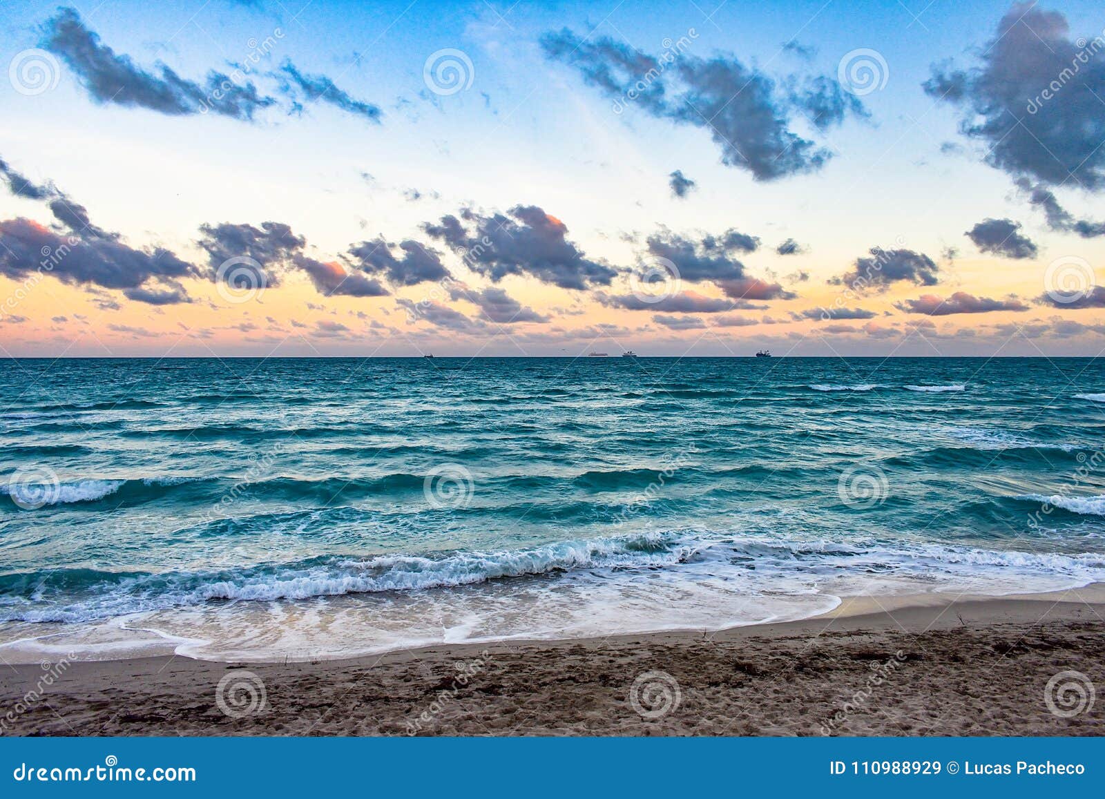 Puesta Del Sol En Miami Beach Imagen de archivo - Imagen de verano ...