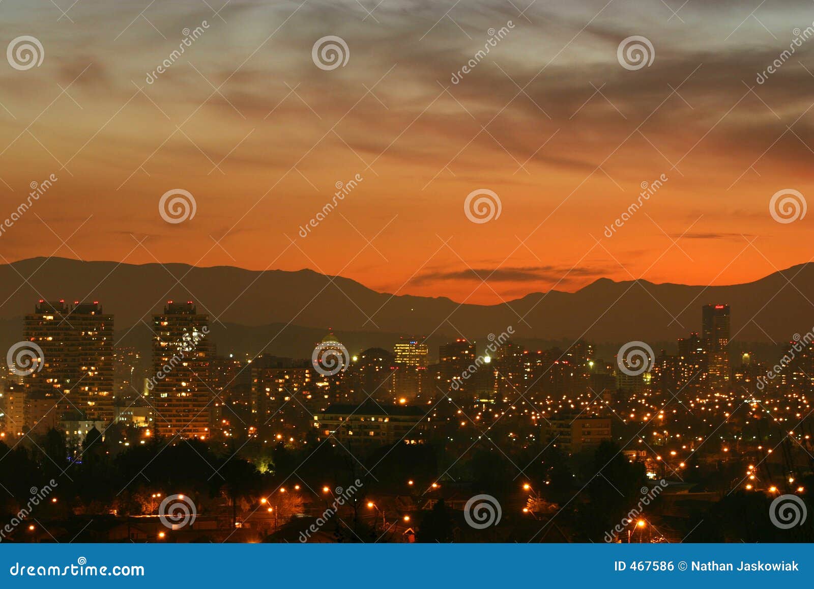 imágenes comunes del Puesta Del Sol Sobre Santiago Chile - los derechos ...