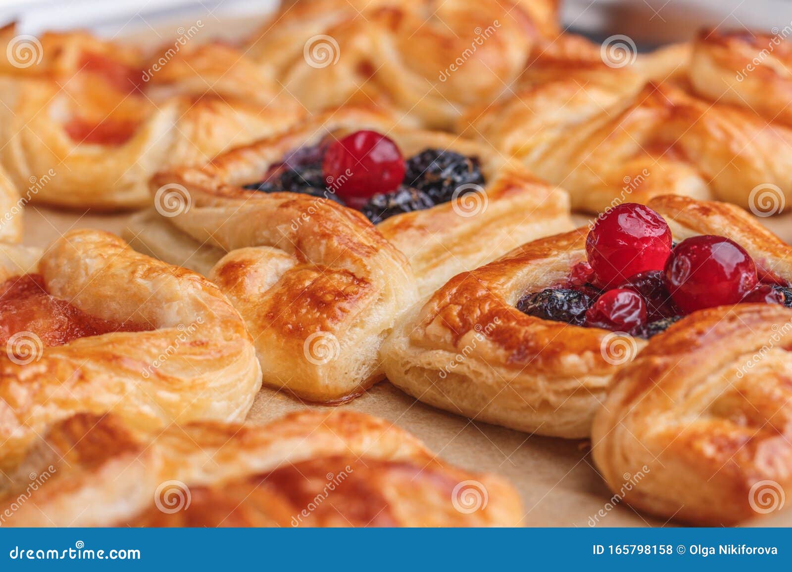 Puffs on Baking Paper with Different Fillings and Shapes 库存照片 - 图片 包括有 ...