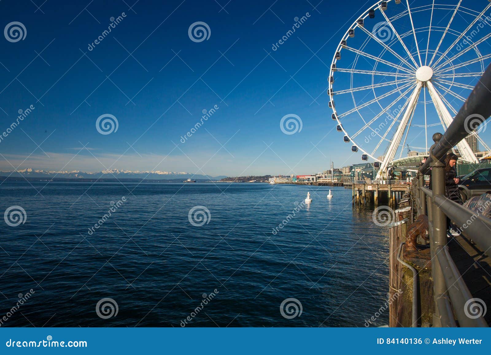 Puget Sound And Ferris Wheel Stock Foto Image Of Nave 84140136