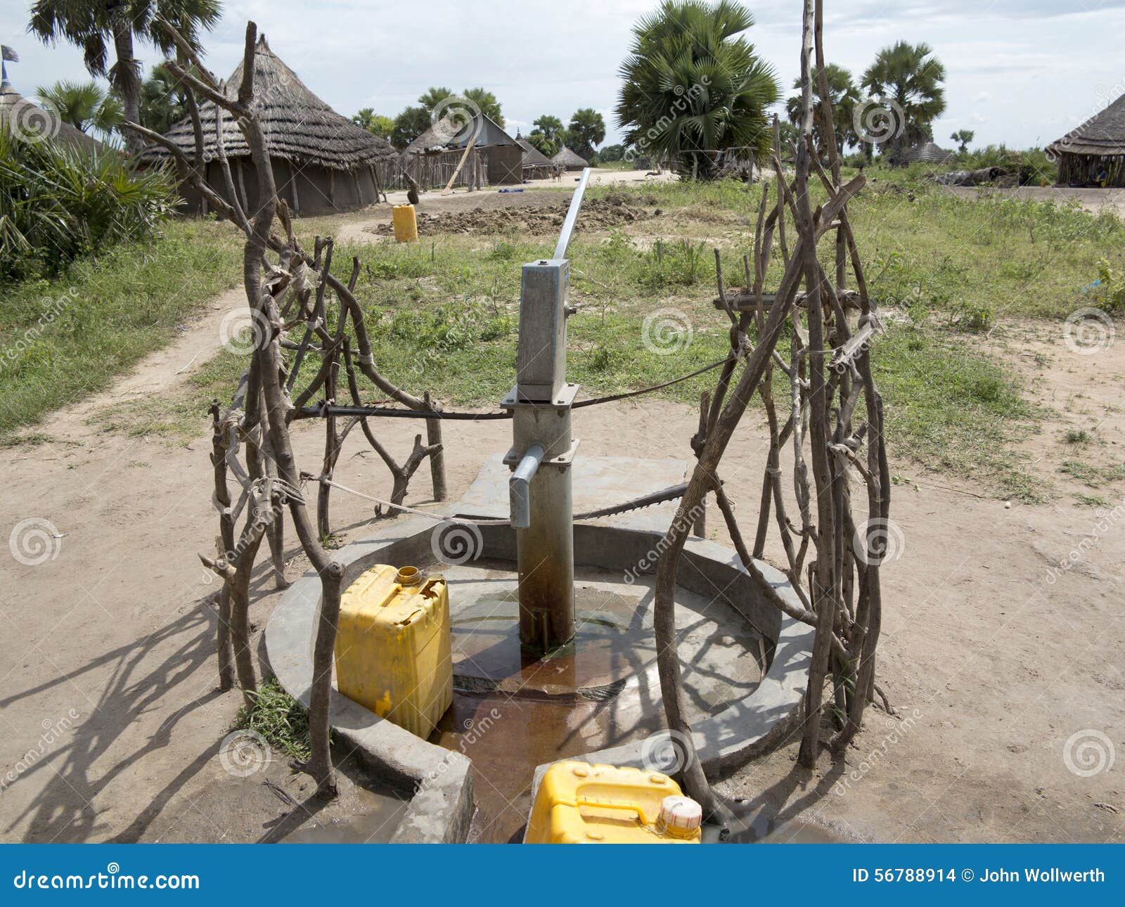 Puits d'eau en Afrique photo stock. Image du durée, sanitaire - 56788914