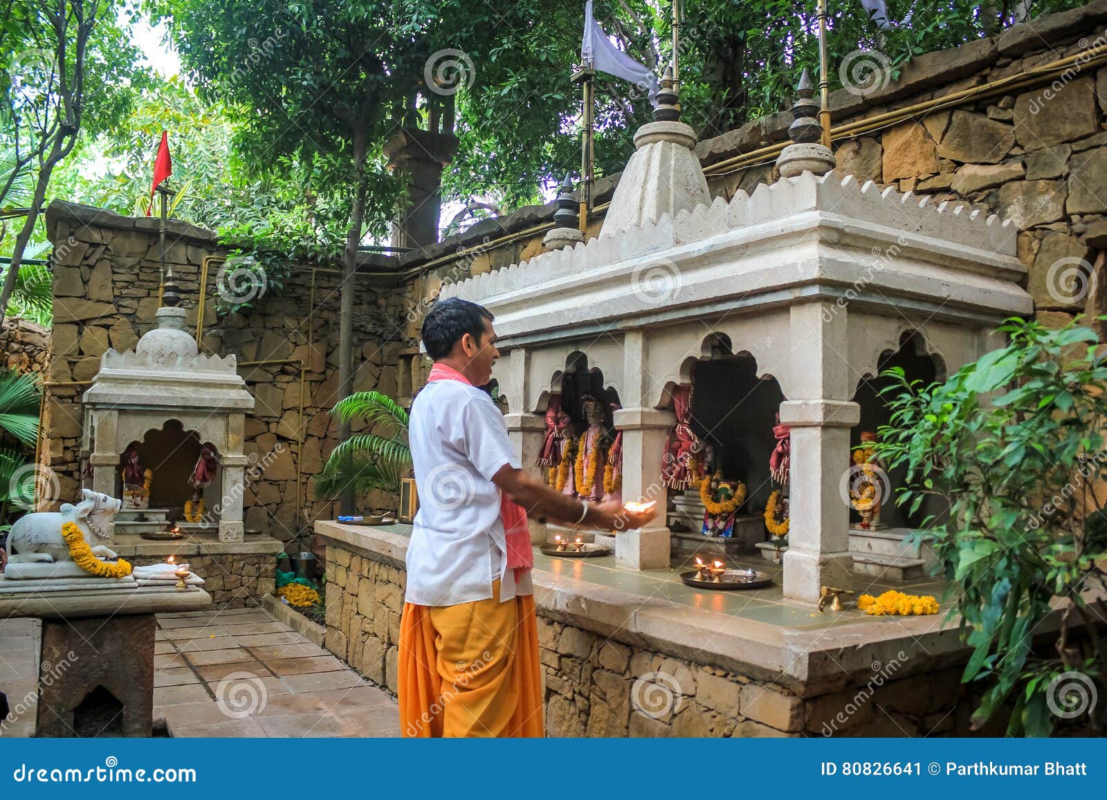 Puja indou photo éditorial. Image du maison, religion - 80826641