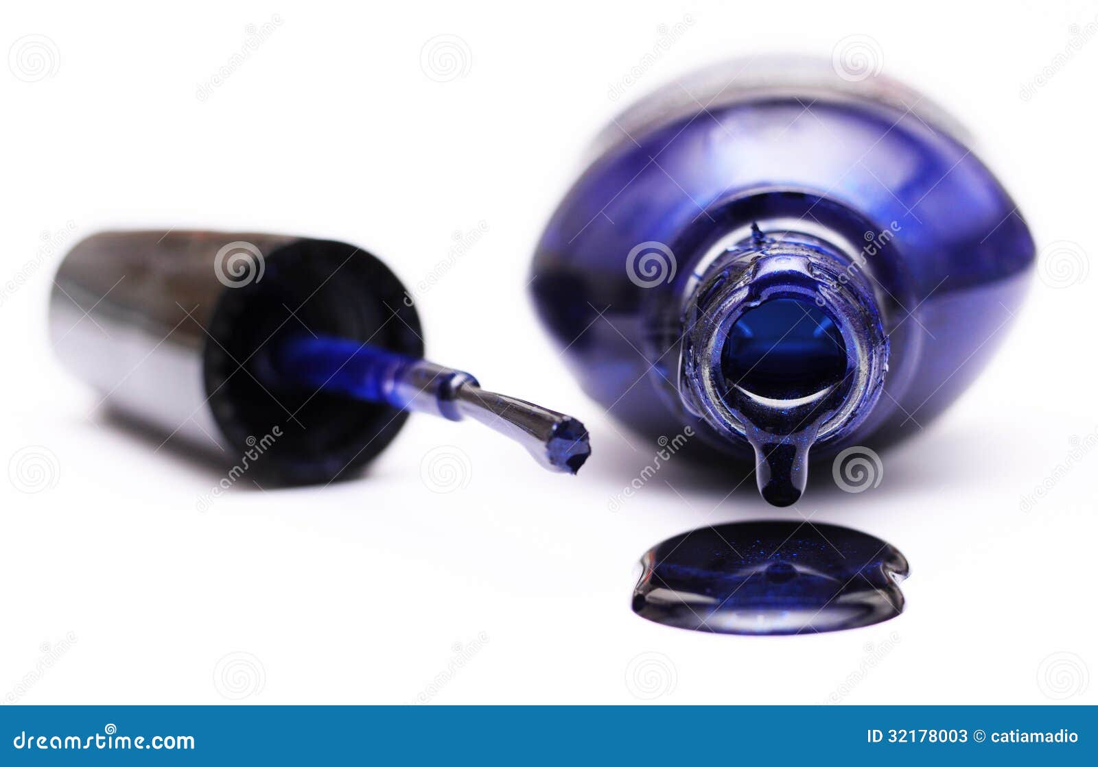 Pulimento Del Azul Del Clavo Imagen de archivo - Imagen de brillante ...