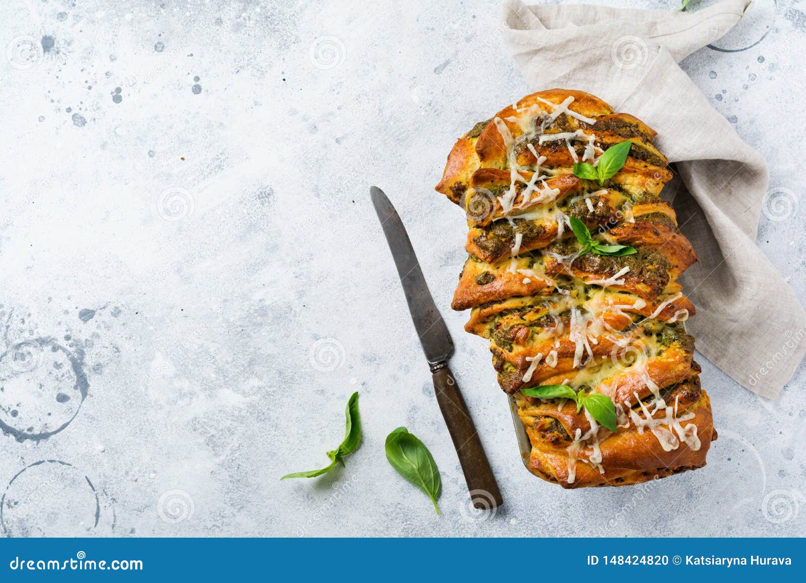 Pull-apart Bread with Italian Pasta Pesto, Basil and Parmesan Cheese in ...