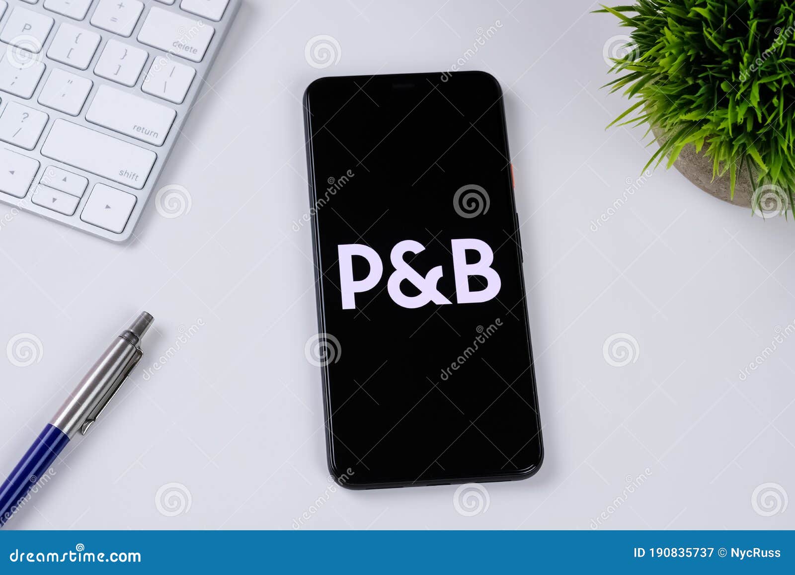 PULL&BEAR App Logo on a Smartphone Screen. Editorial Photography ...