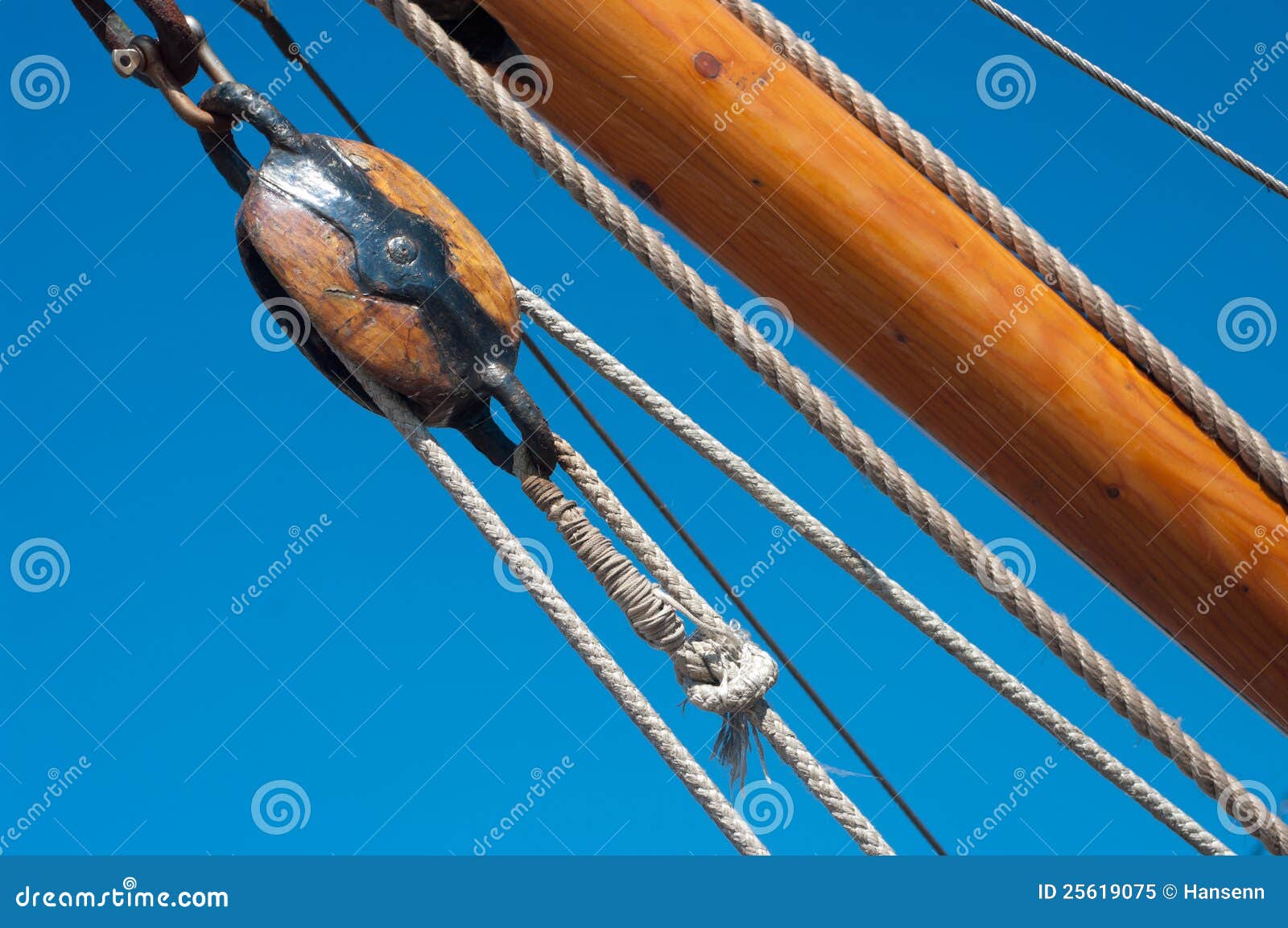 Pulley on fishing boat stock image. Image of metal, cruise - 25619075